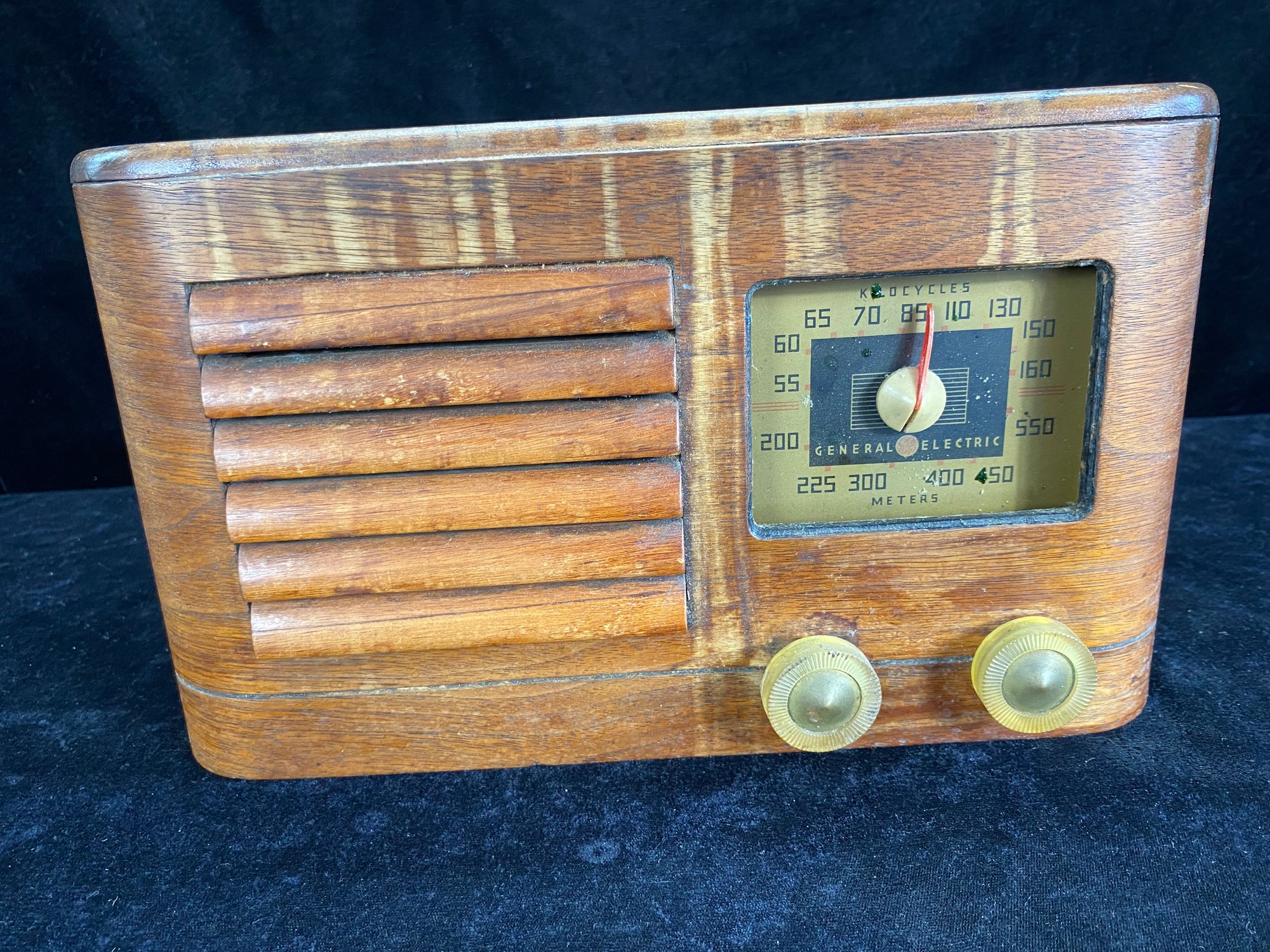 Vintage Wood Tube Table Radio #7684 | Auctionninja.com