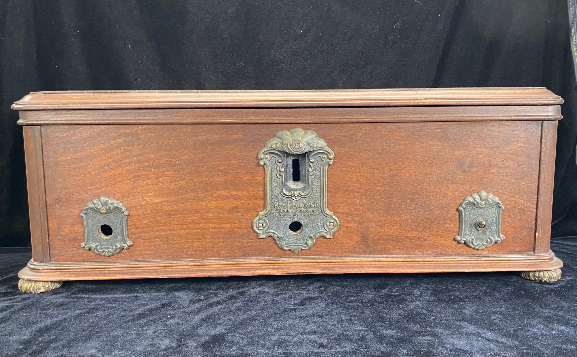RCA Radiola Case #7700 | Auctionninja.com