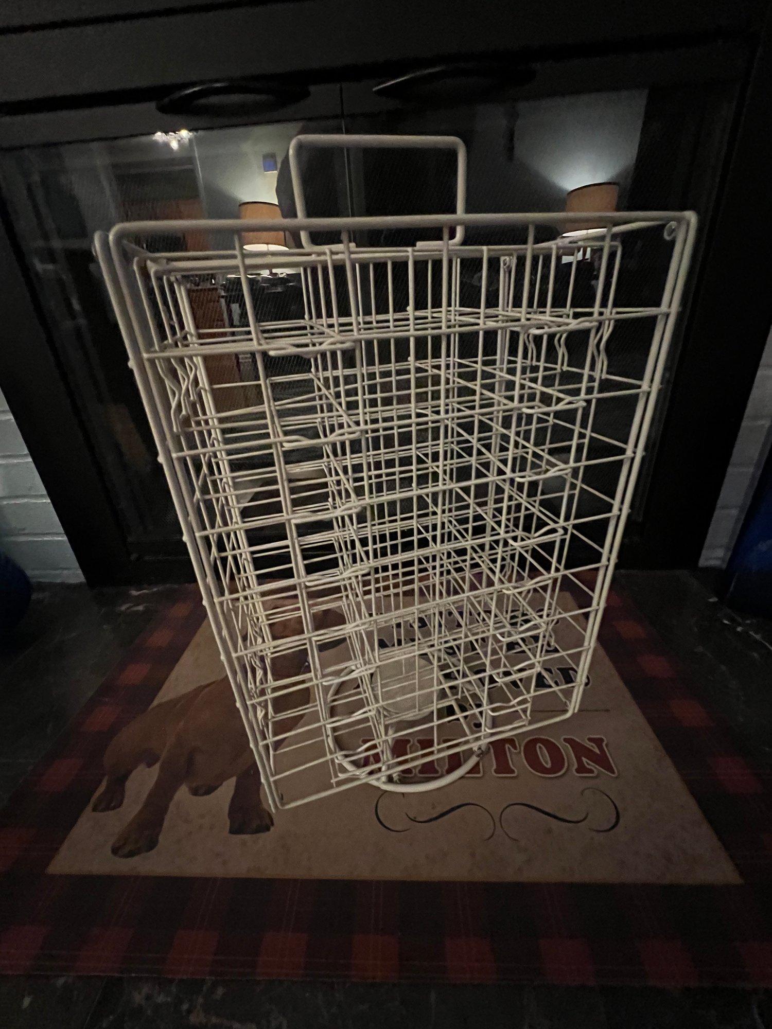 Spinning White Display Rack #11566 | Auctionninja.com