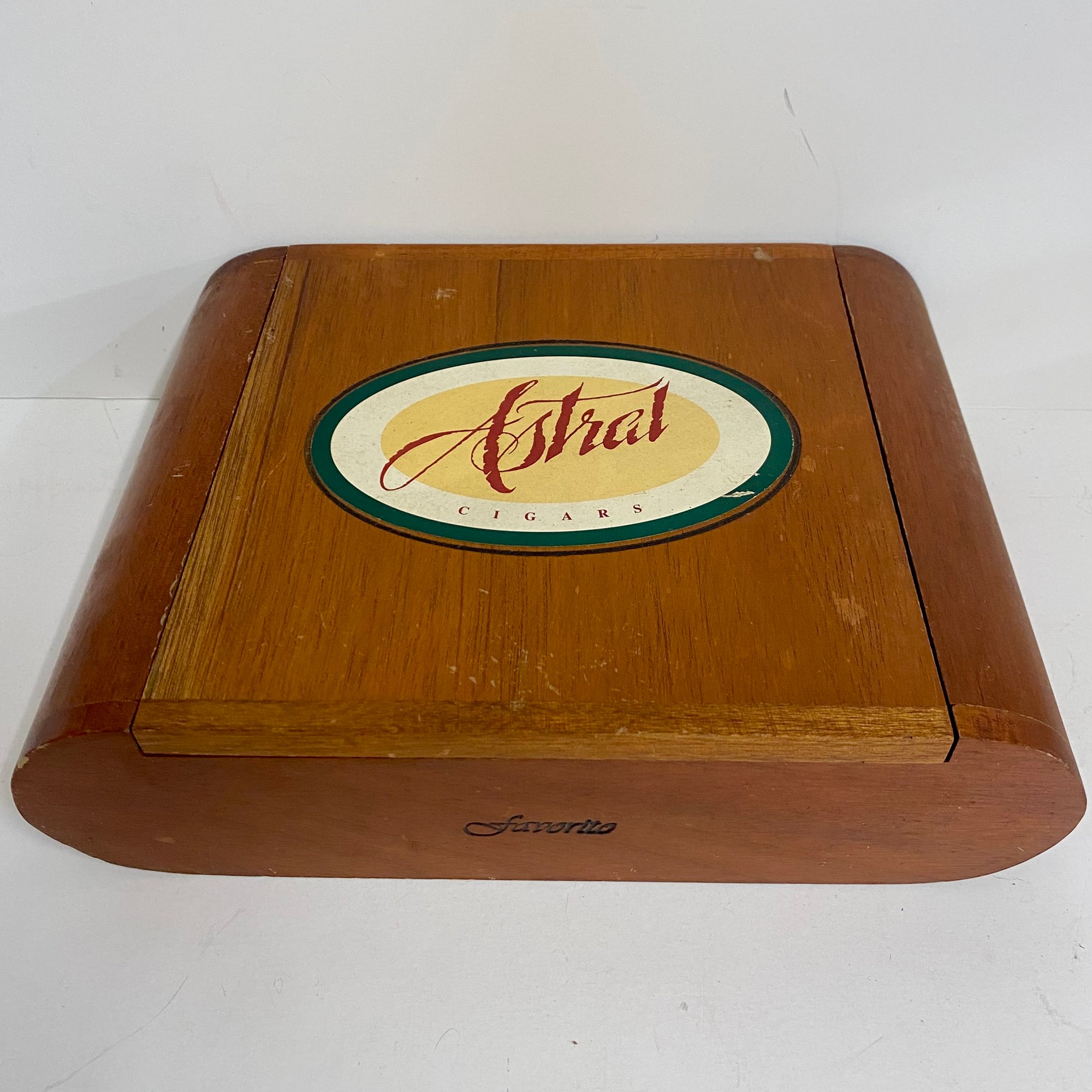 Vintage Astral Cigar Box From Honduras #2042637 | Auctionninja.com