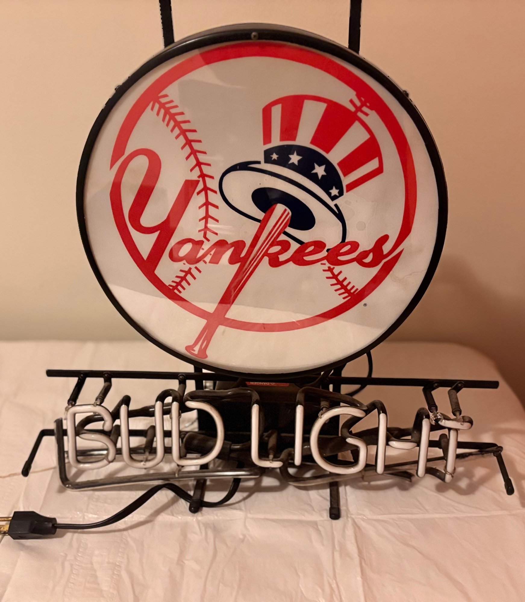 Bud Light New York Yankees Neon Light Sign BROKEN #2034373 ...