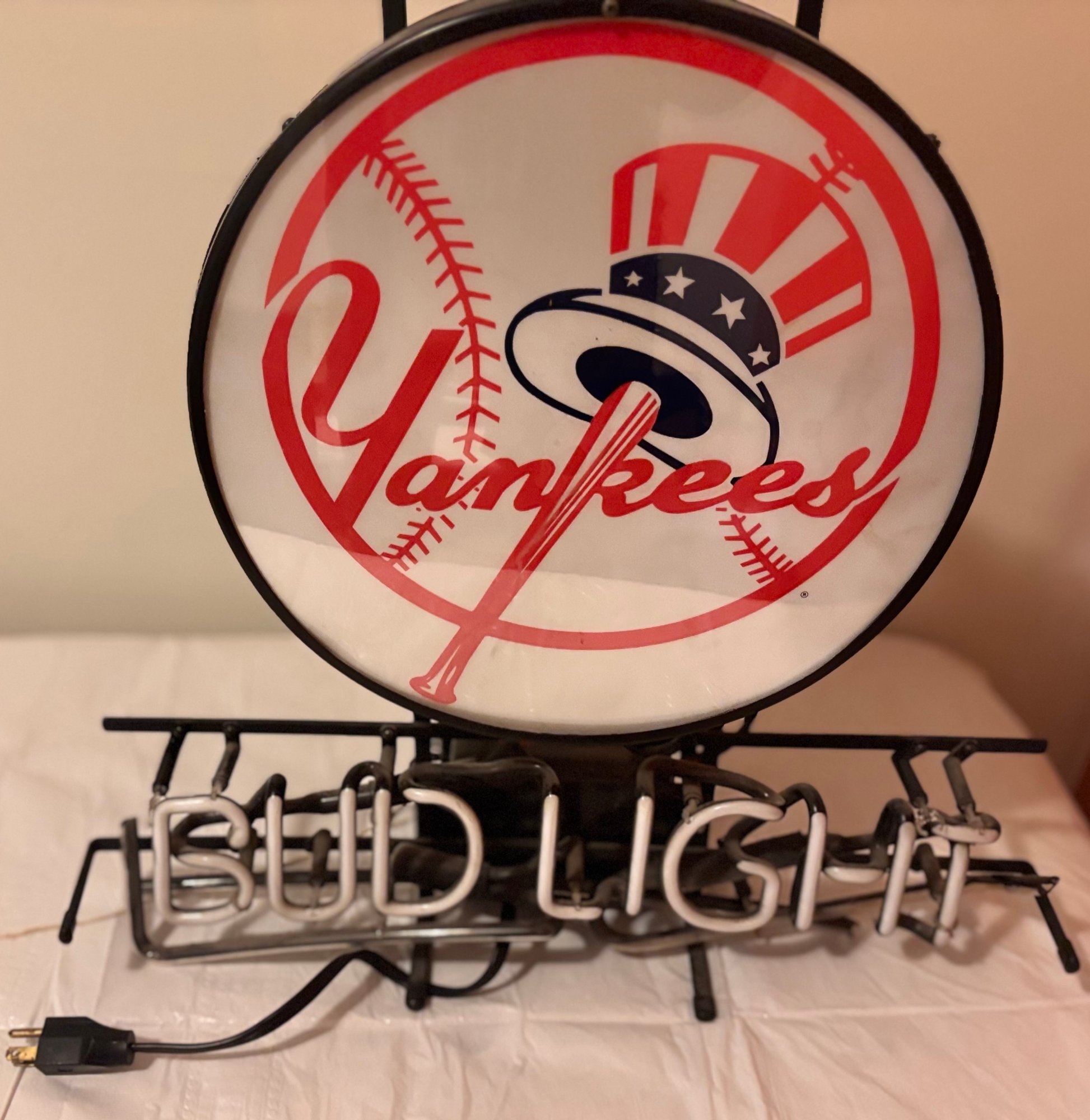 Bud Light New York Yankees Neon Light Sign BROKEN #2034373 ...