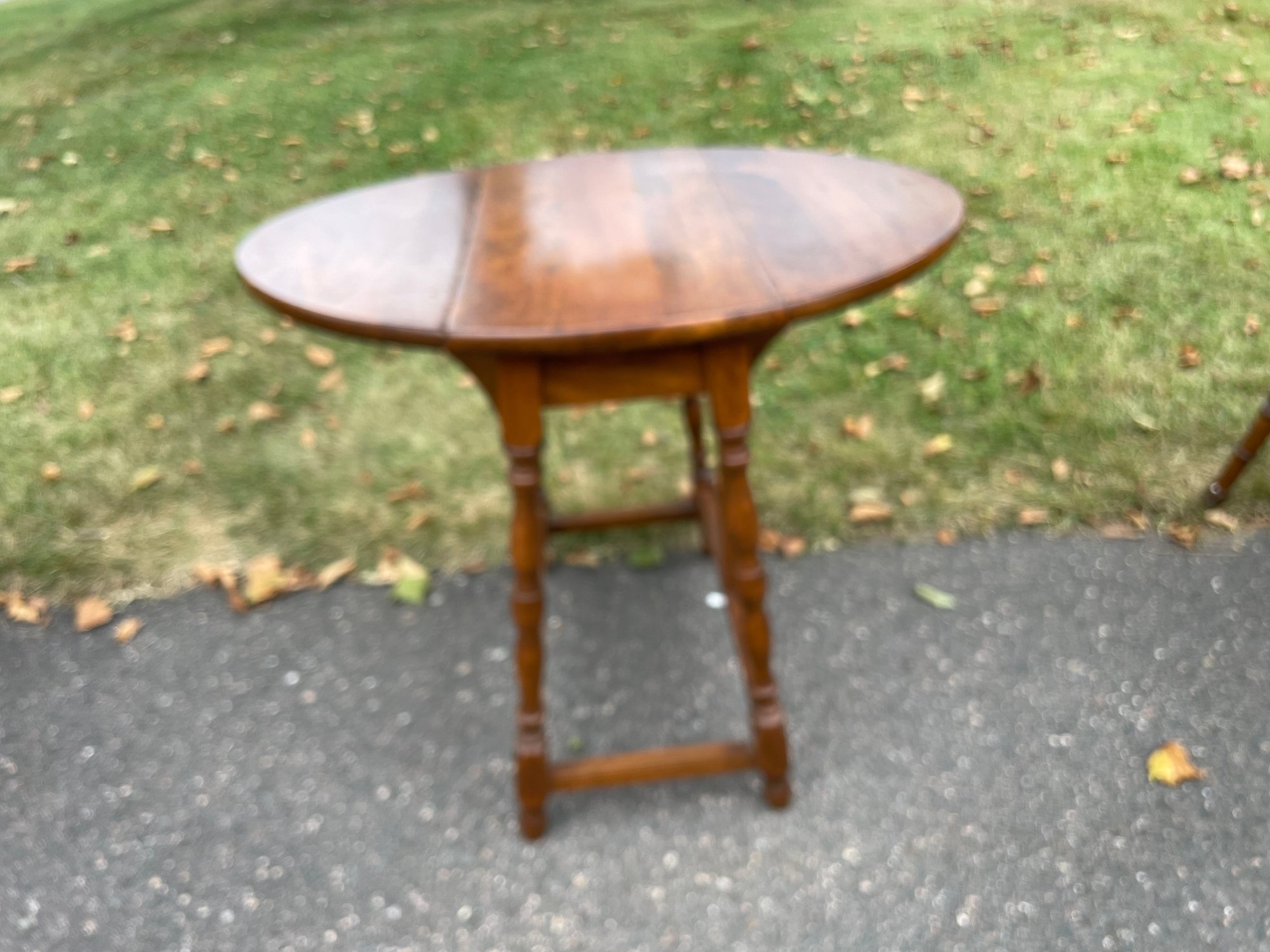 Vintage Wooden Drop Leaf Side Table #14924 | Auctionninja.com
