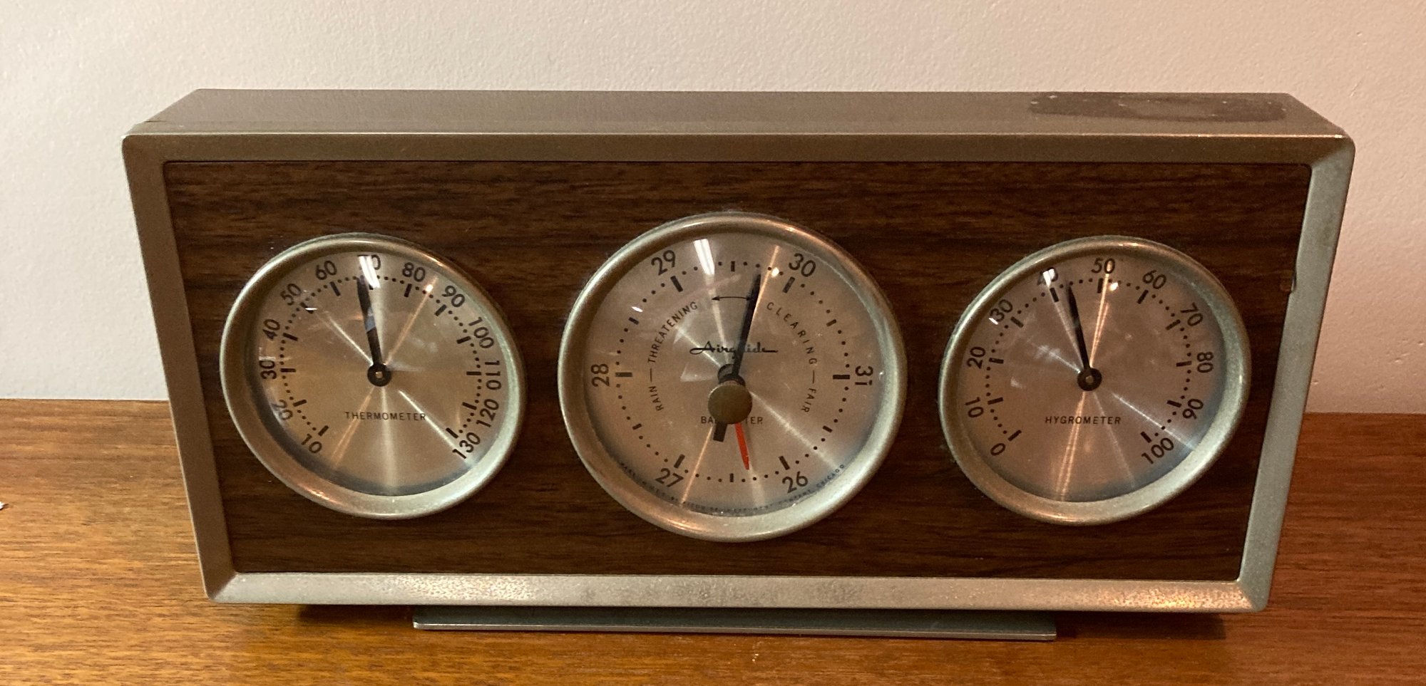 Vintage Airguide Desk Barometer #7597 | Auctionninja.com
