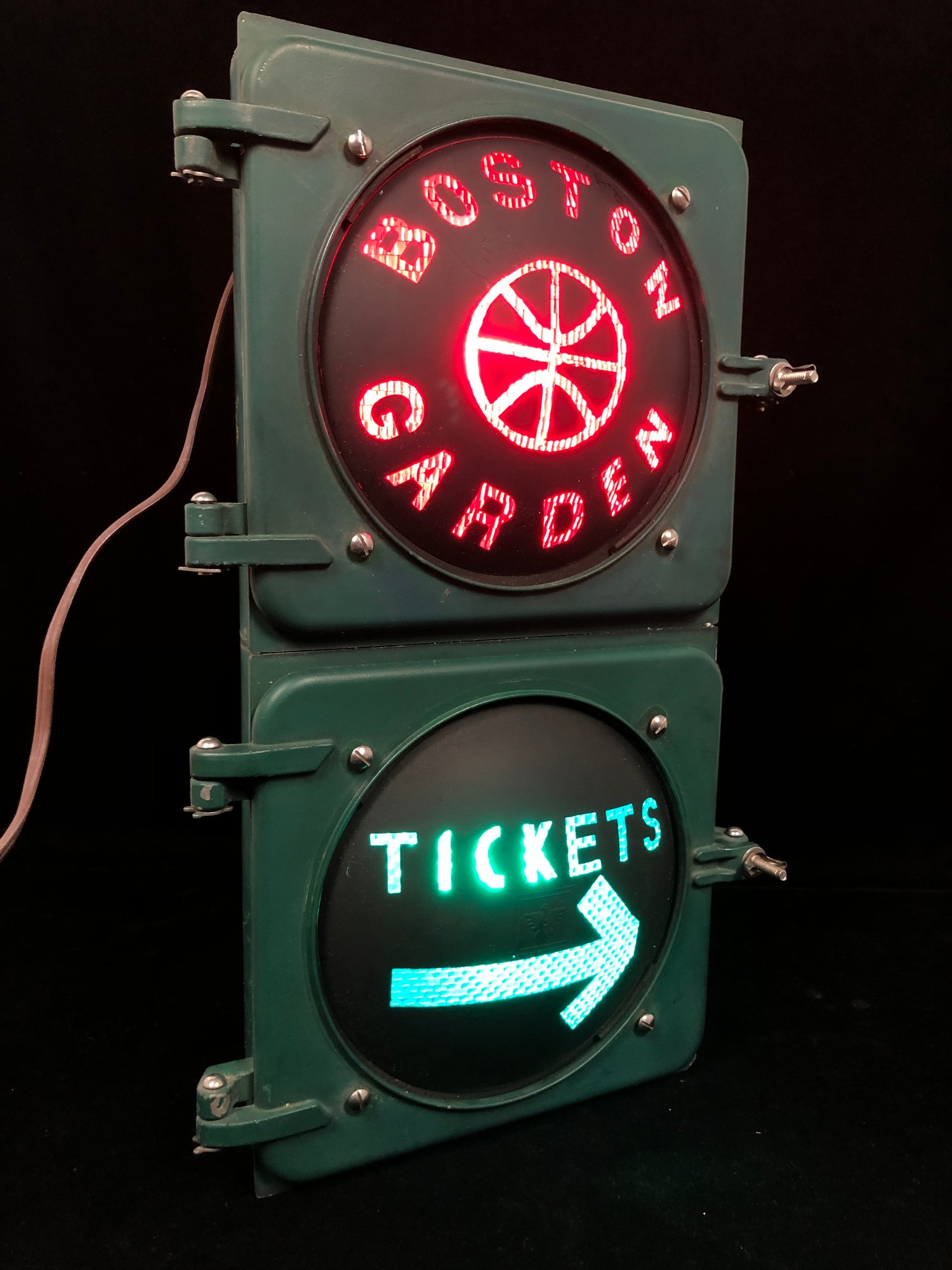 Vintage Boston Garden Traffic Light #2036281 | Auctionninja.com