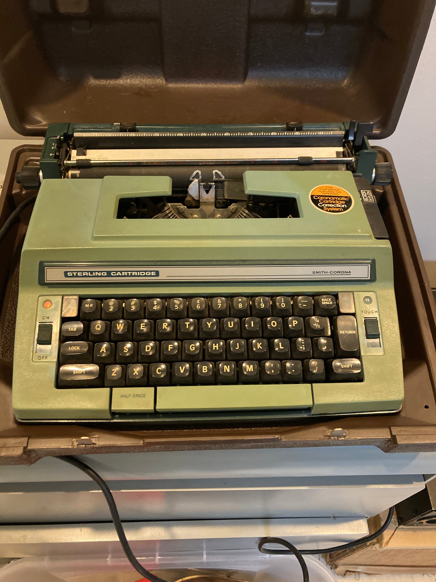 Vintage Smith Corona Electric Typewriter #7876 | Auctionninja.com