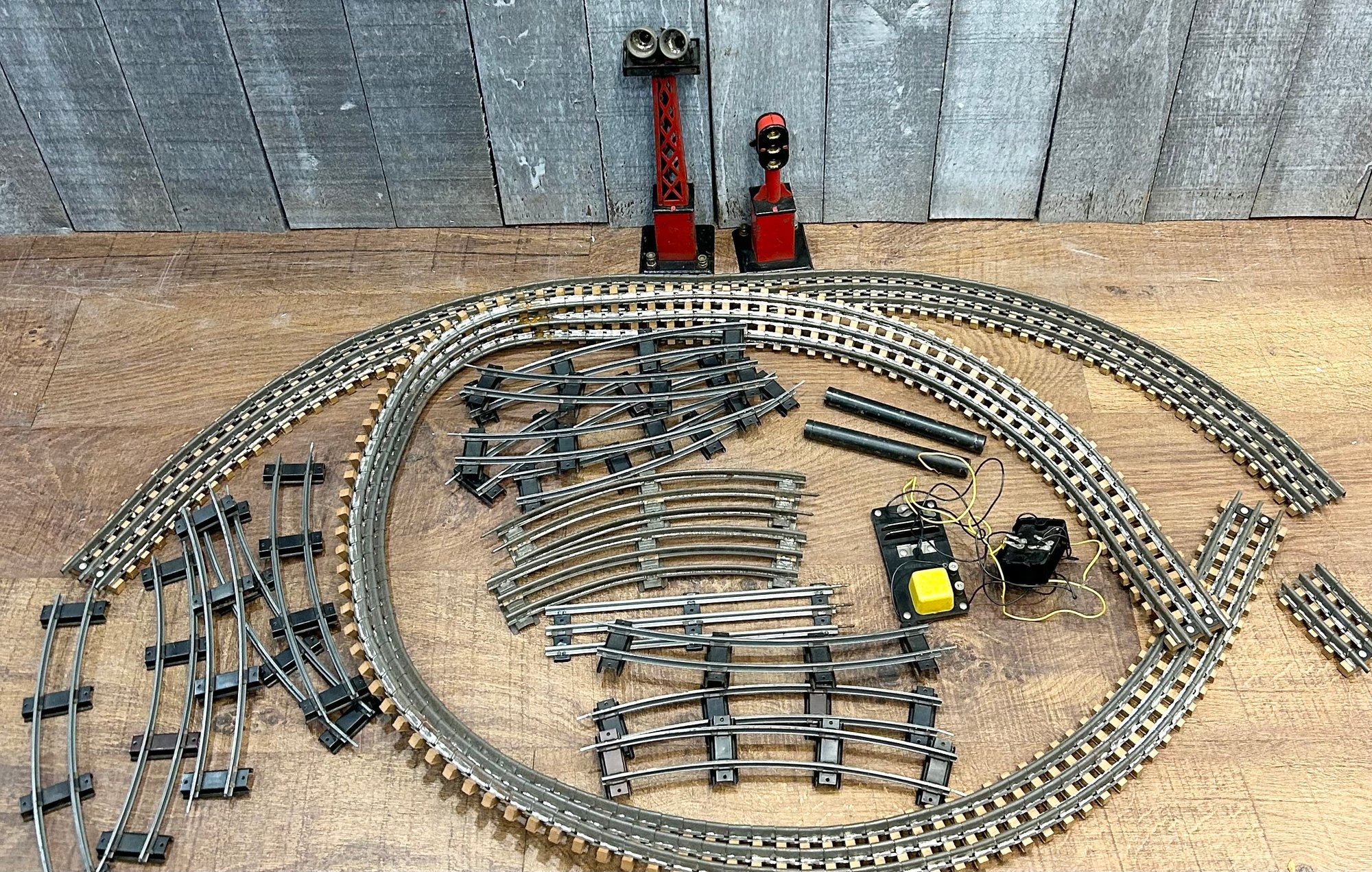 Lot Of Vintage Model Train Tracks & Accessories #2027621 | Auctionninja.com