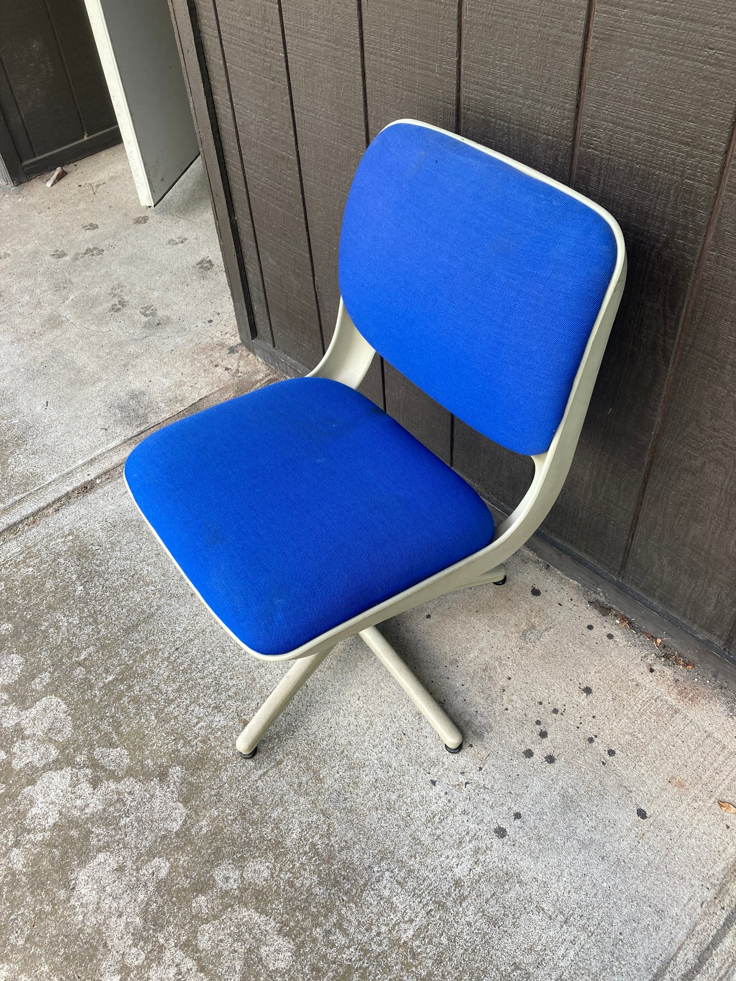 Vintage Blue Steelcase Office Conference Chair #8405 | Auctionninja.com