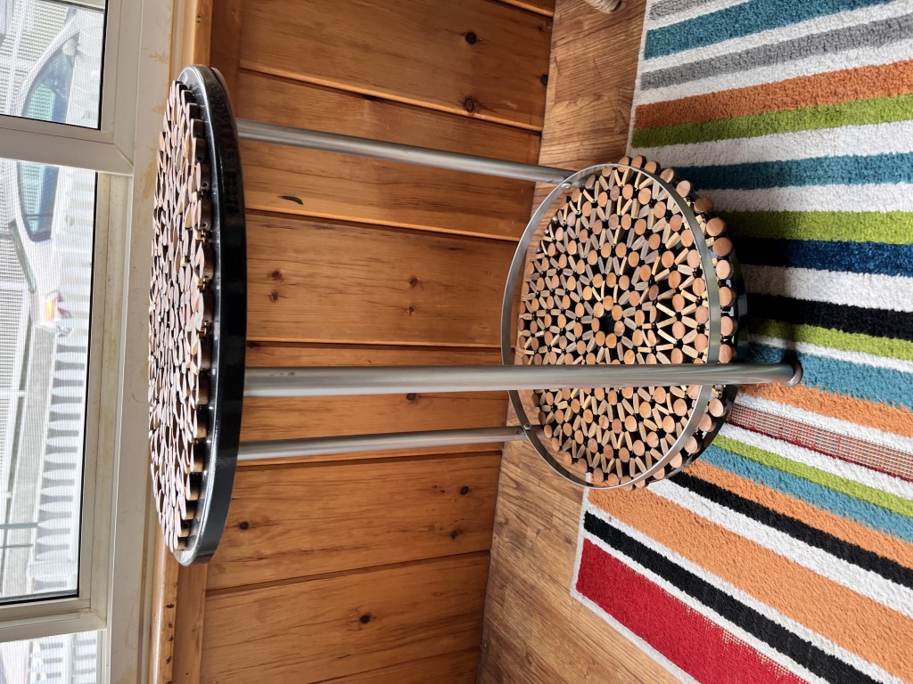 Super Cute Side Table #10761 | Auctionninja.com