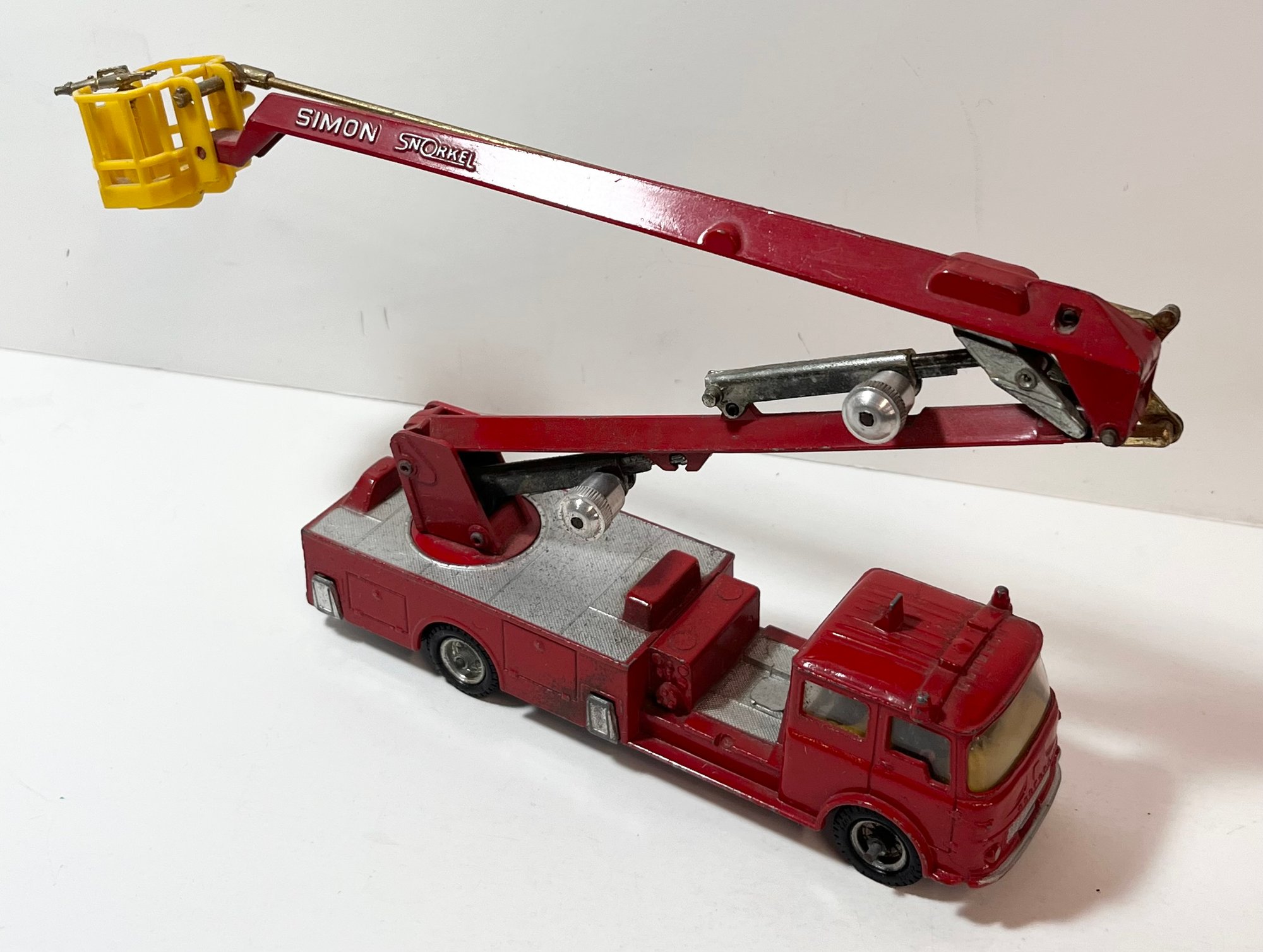 Corgi Toys Simon Snorkel Fire Engine Toy #2040822 | Auctionninja.com