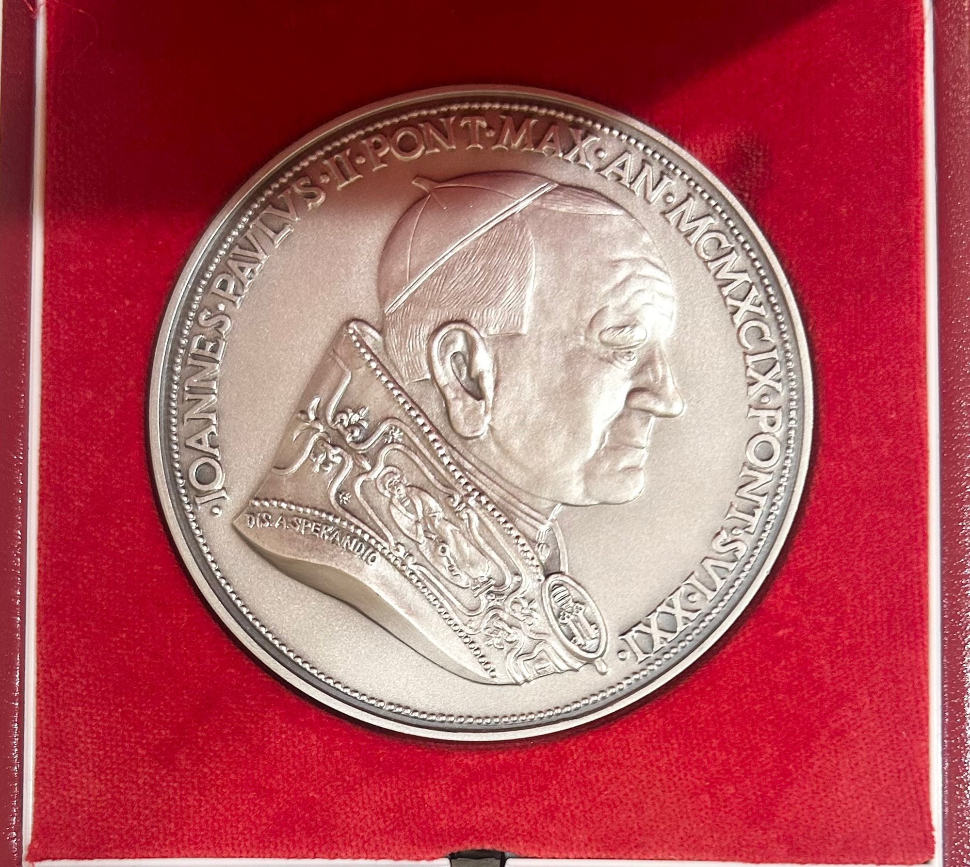 OMEA Milano 995 Gold Pope John Paul II Medallion #1788 | Auctionninja.com