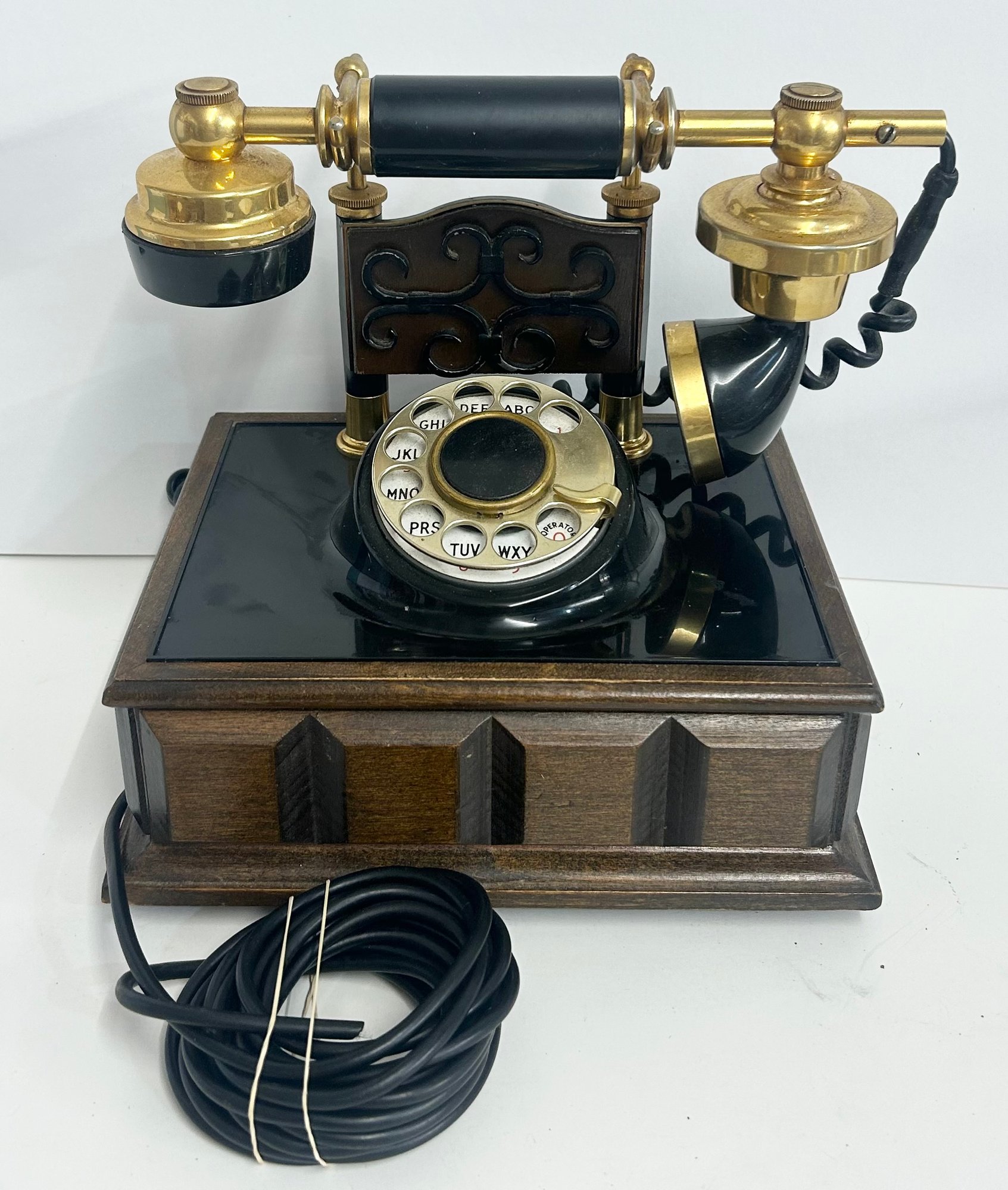 Vintage Deco-tel Rotary Dial Phone #1800 | Auctionninja.com