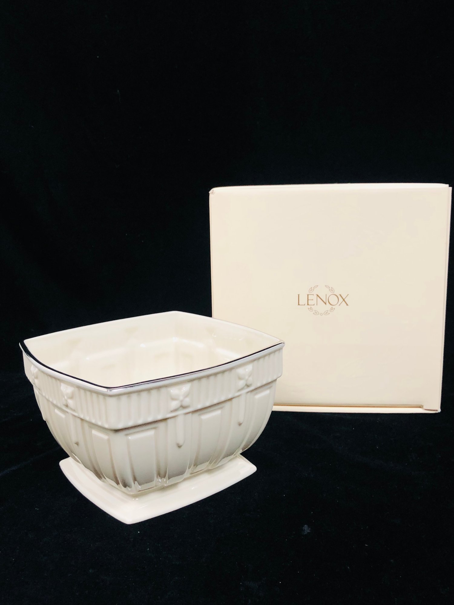 Lenox Company Forum Collection Treat Bowl #24286 | Auctionninja.com