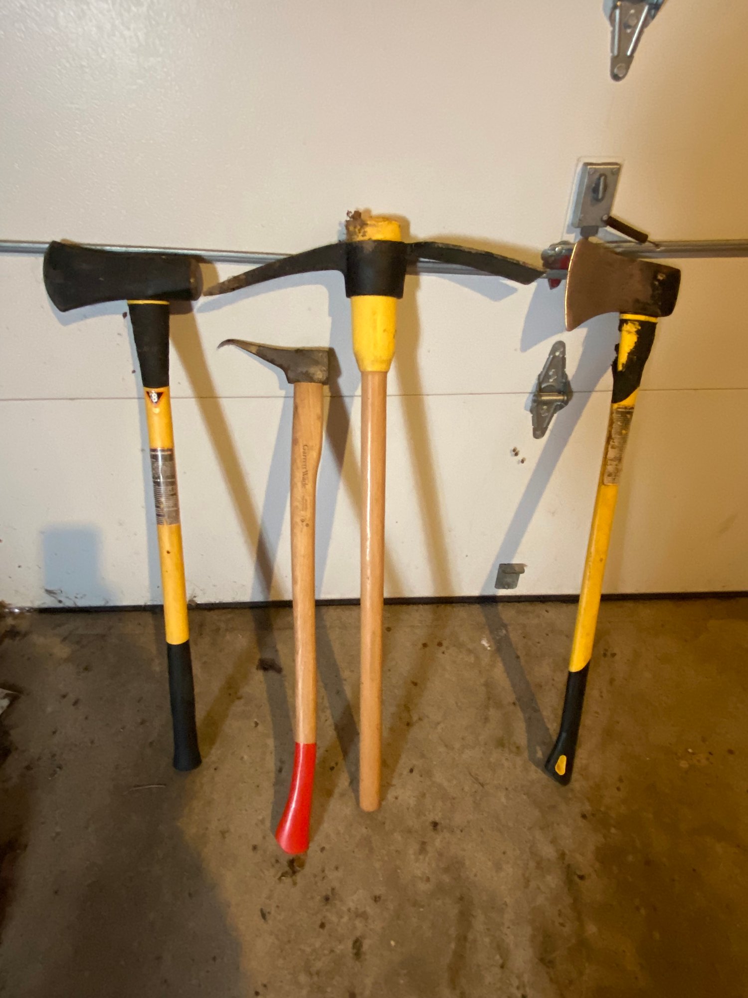 Hatchet Tool Set #2043317 | Auctionninja.com