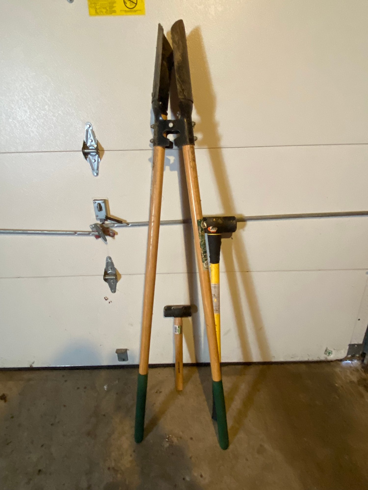 Various Yard Tool Set #2043318 | Auctionninja.com