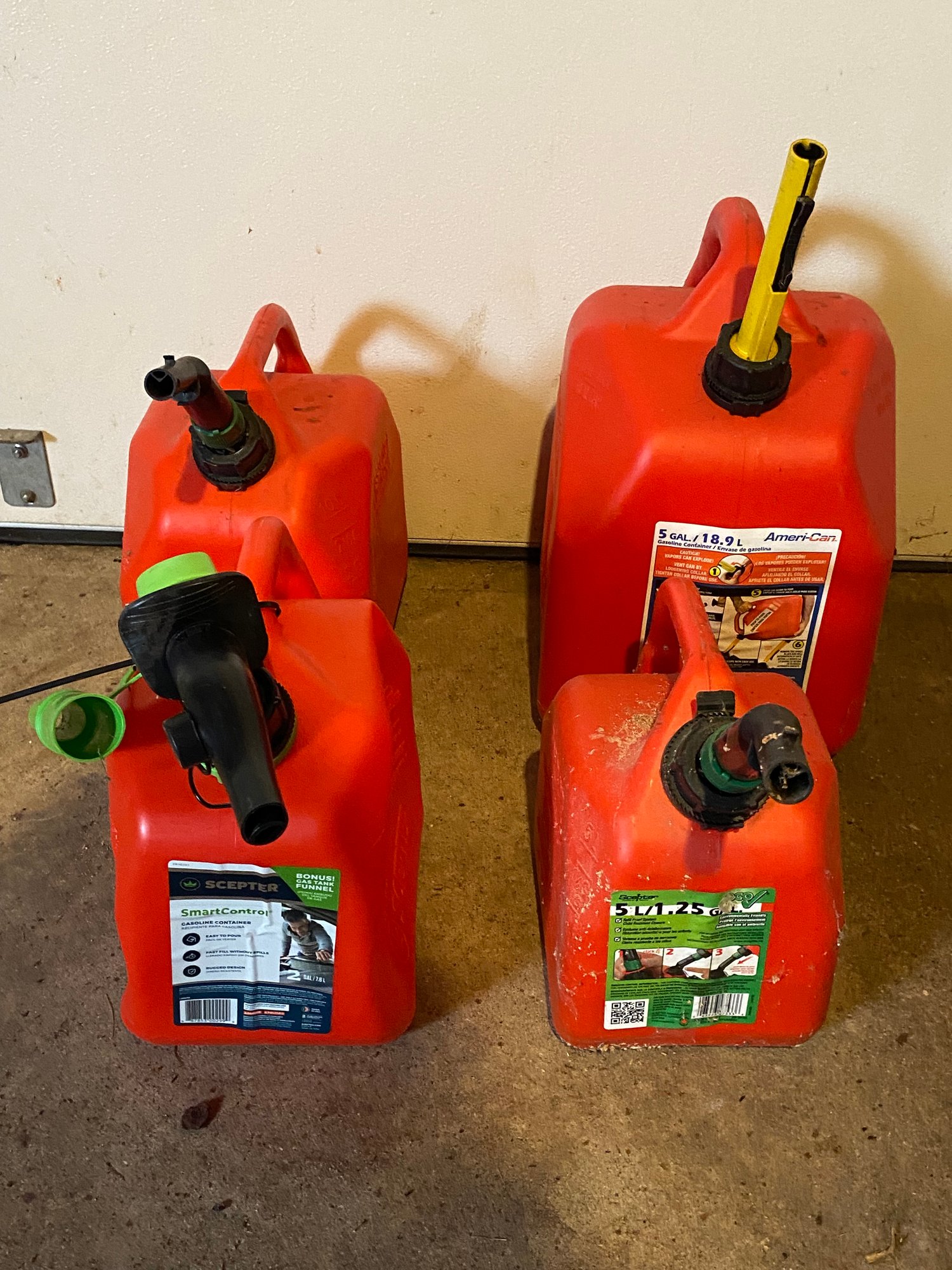 Gas Can Set #2043319 | Auctionninja.com