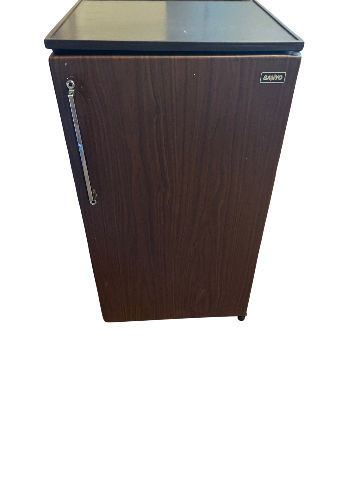 Sanyo Branded Mini Fridge #2121000 | Auctionninja.com