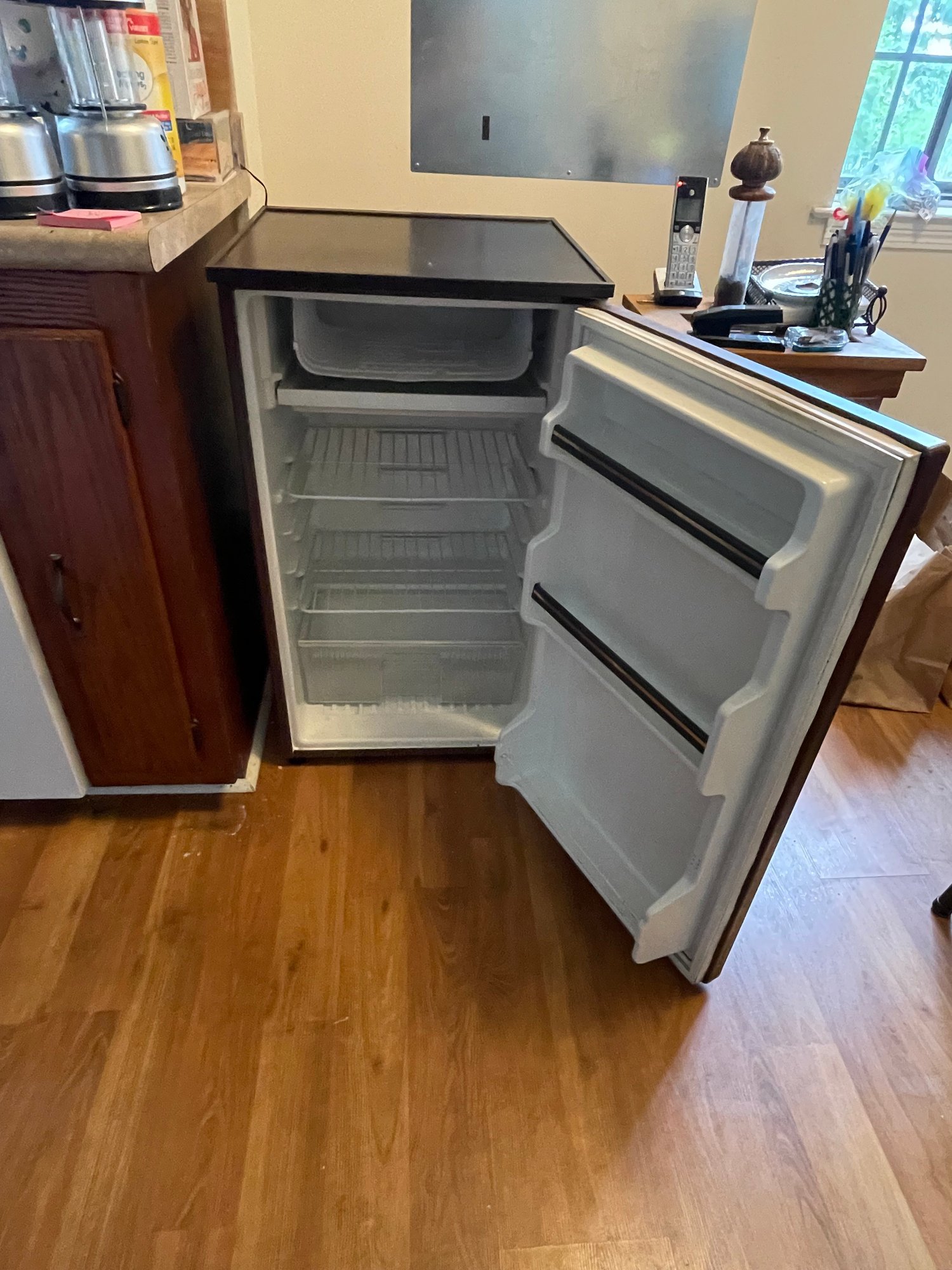 Sanyo Branded Mini Fridge #2121000 | Auctionninja.com