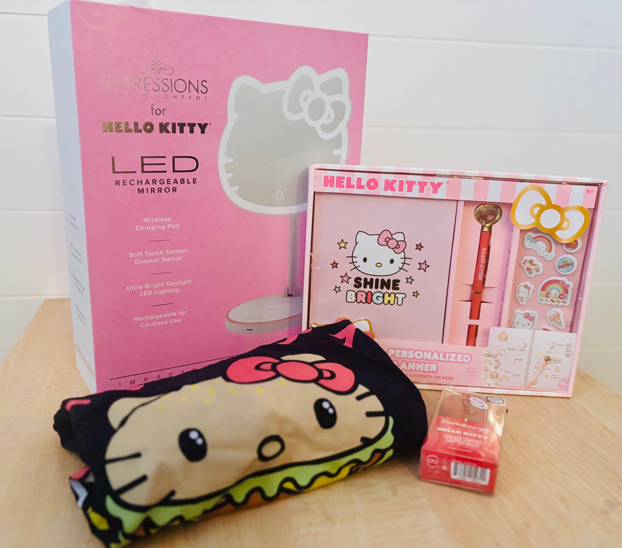 Hello Kitty Fanatic Lot #2039167 | Auctionninja.com