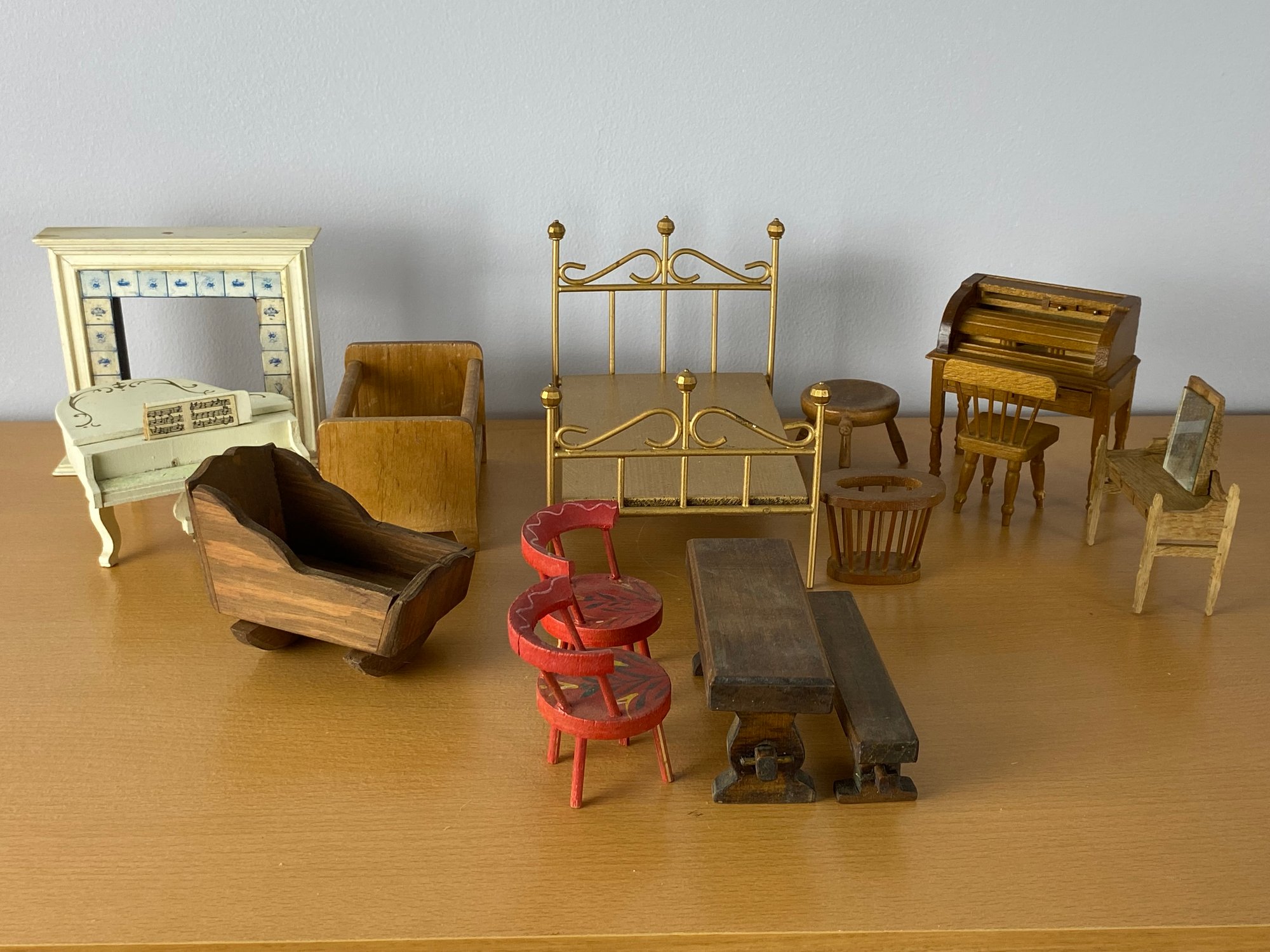 Vintage Miniature Furniture Collection #9842 | Auctionninja.com