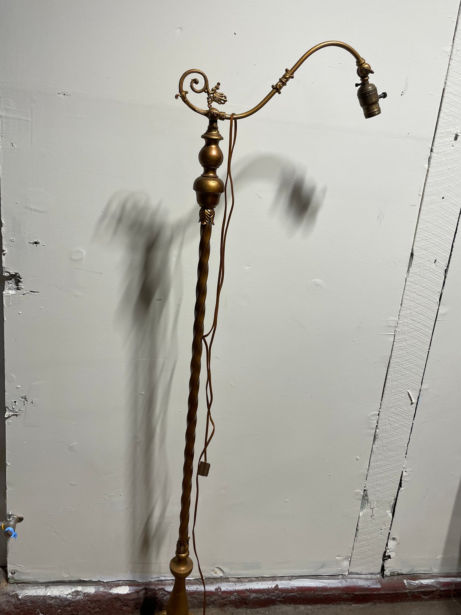 Vintage Brass Floor Lamp Stand #15929 | Auctionninja.com