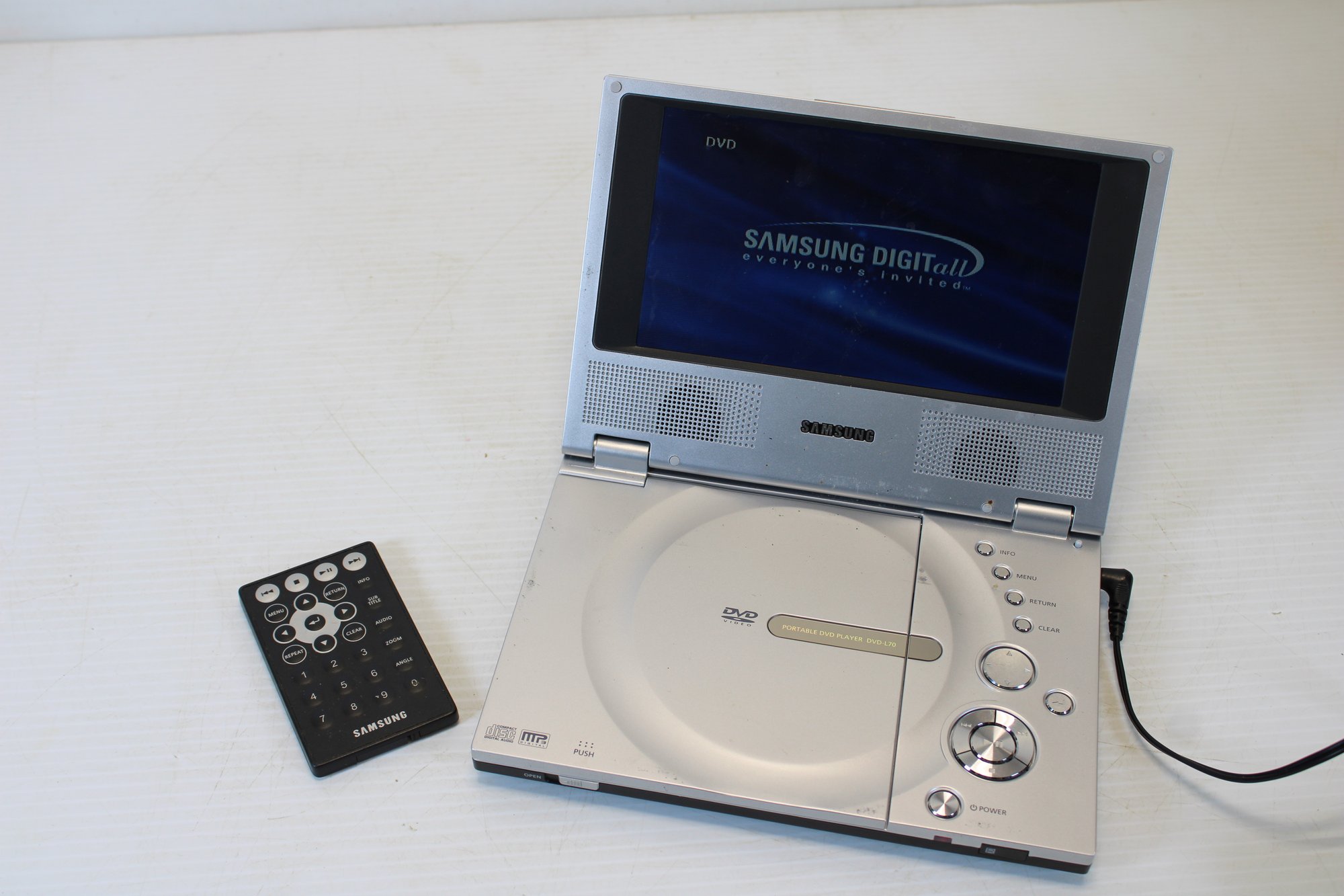 Working Samsung Portable DVD Player Model #DVD-L70 Including Remote ...