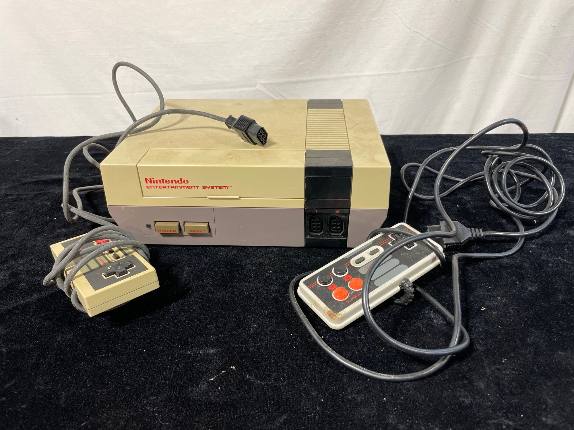 Vintage Nintendo Entertainment System #16043 | Auctionninja.com