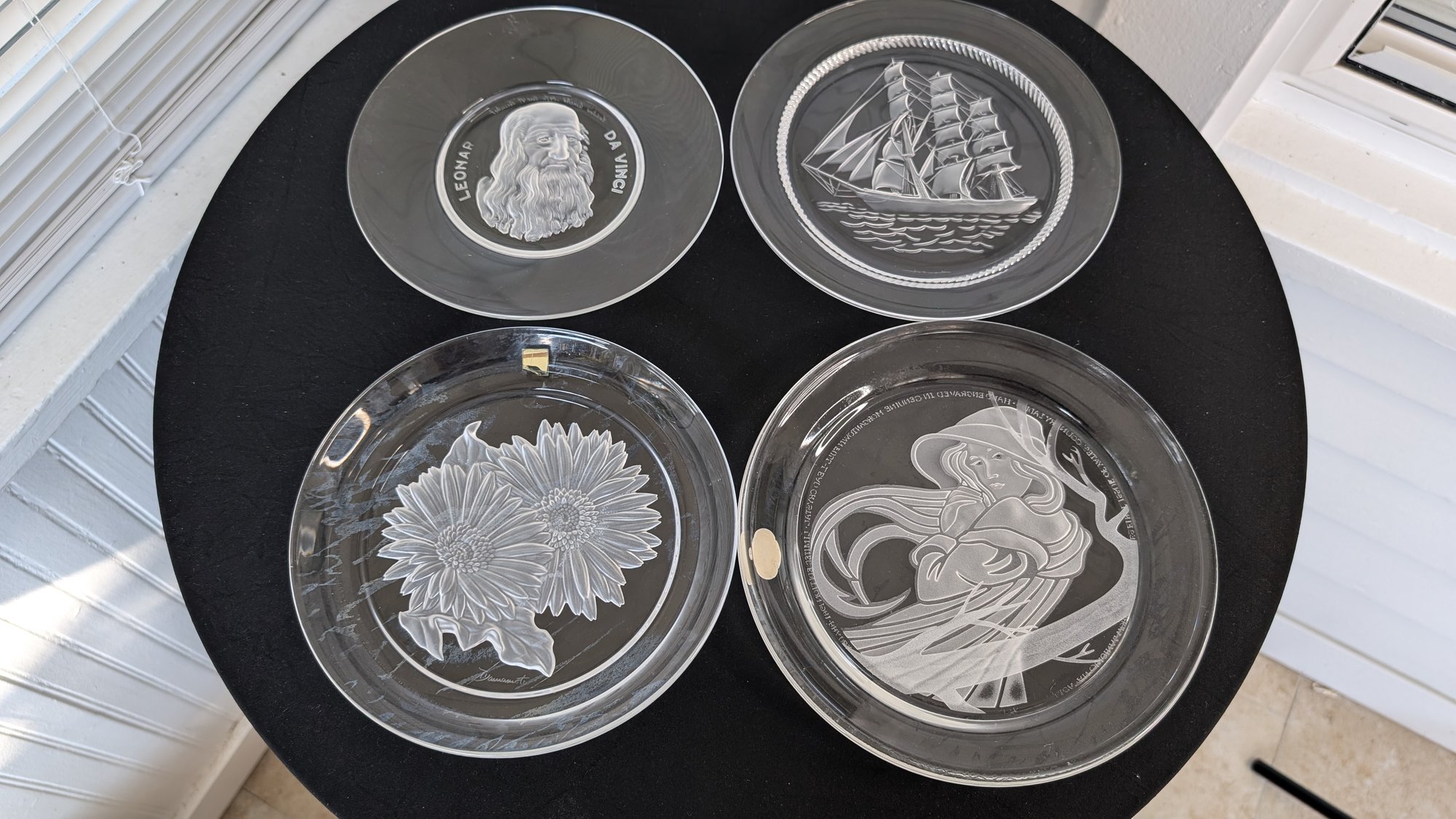 4 Unique Glass Decorative Plate #19070 | Auctionninja.com