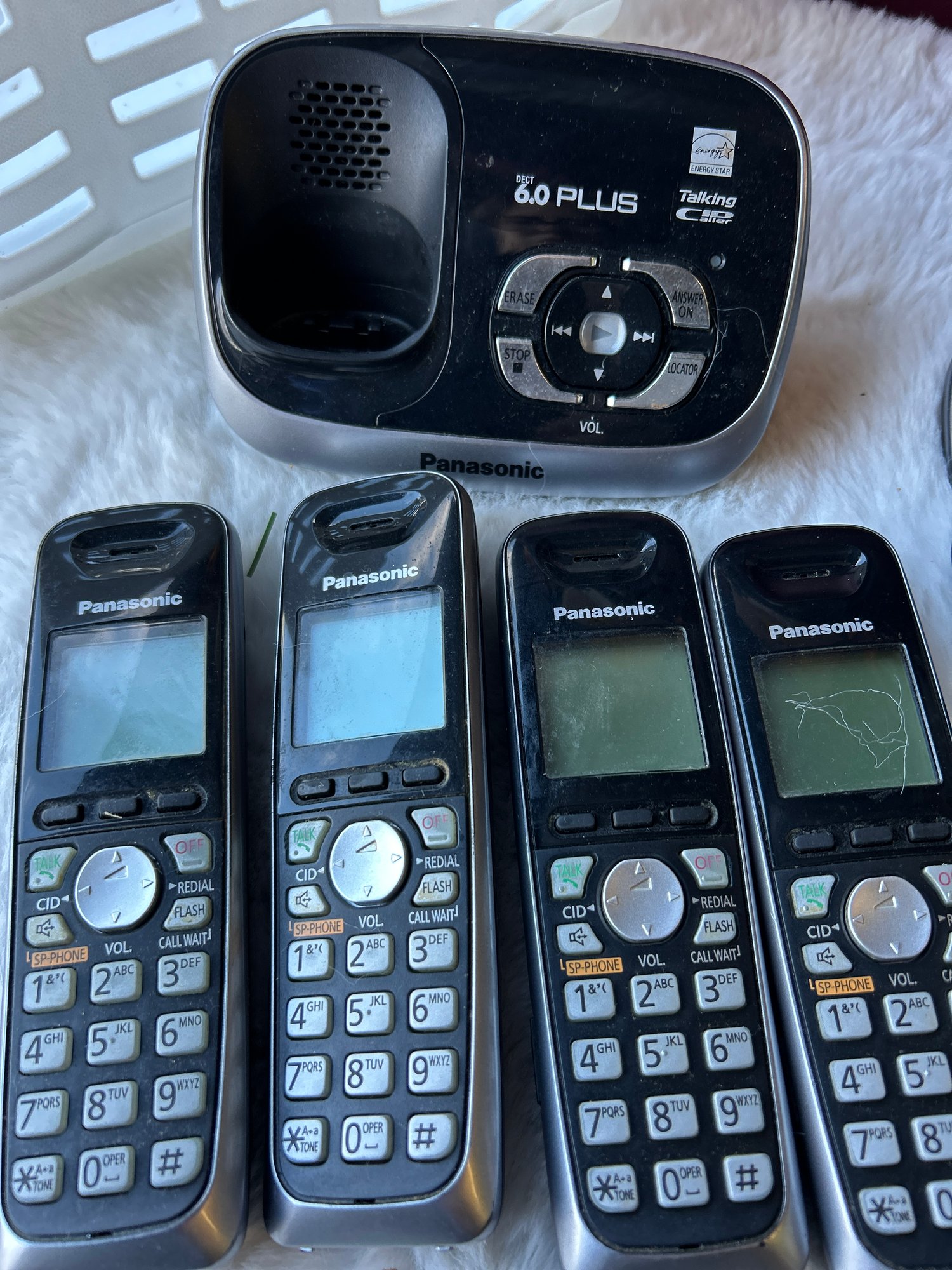 Cordless Phone Set W 4 Handsets #2031959 | Auctionninja.com