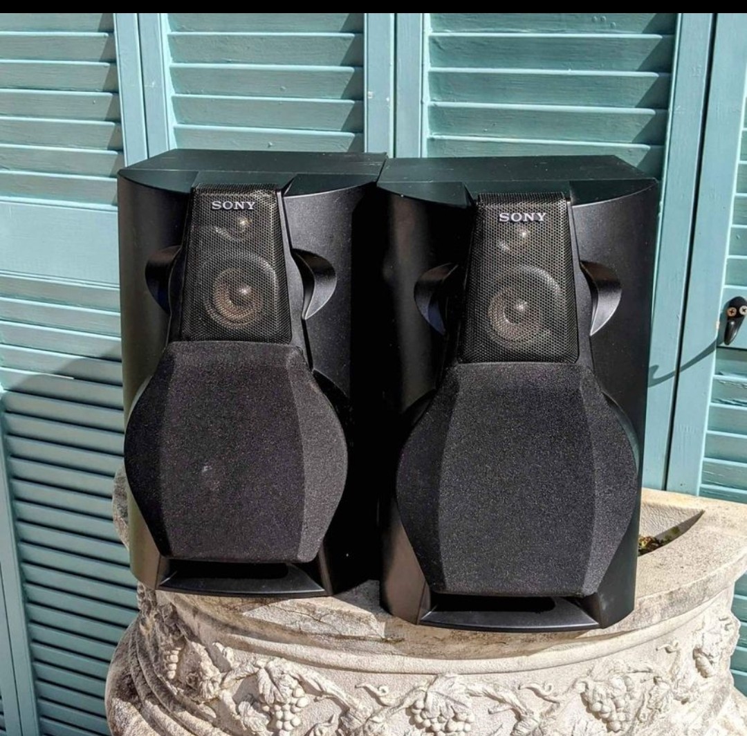 Pair Of Sony SS-L90 Speakers #18365 | Auctionninja.com