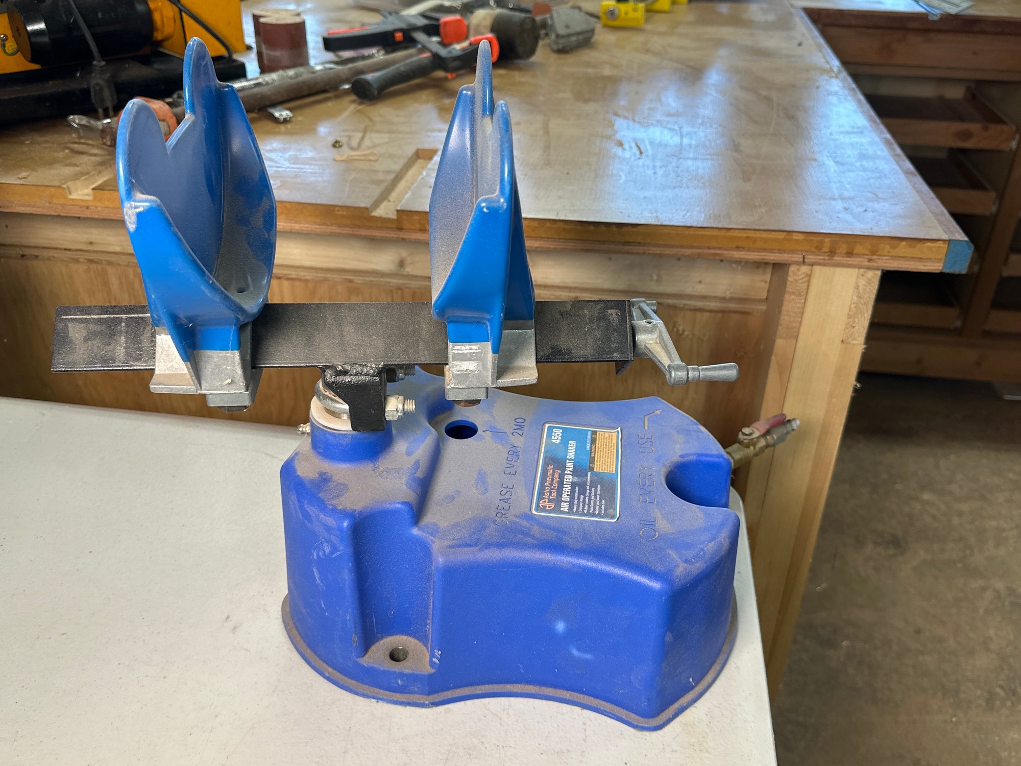 Astro Pneumatic Paint Shaker #2029926 | Auctionninja.com