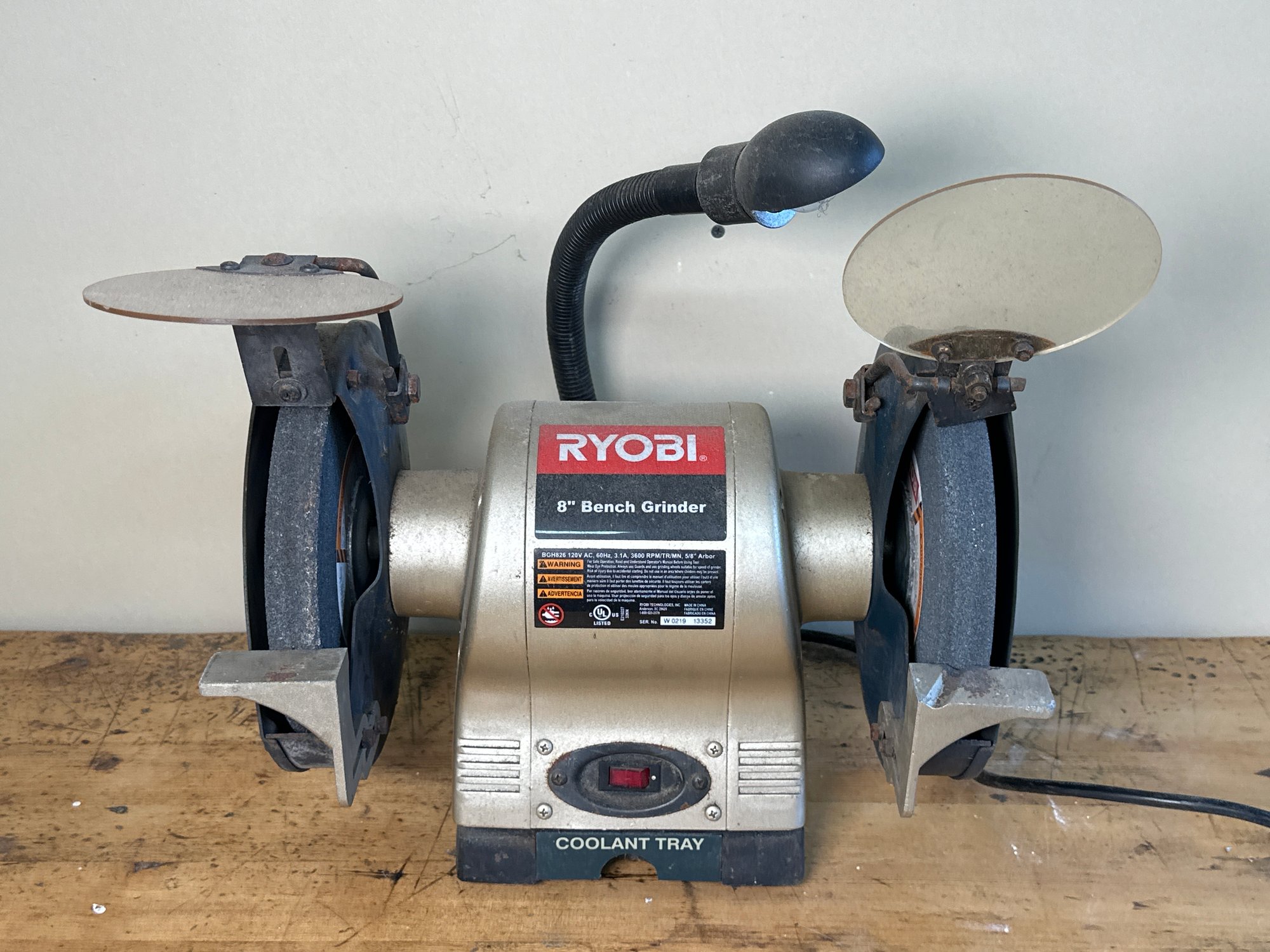 Ryobi 8 Inch Bench Grinder #2032084 | Auctionninja.com
