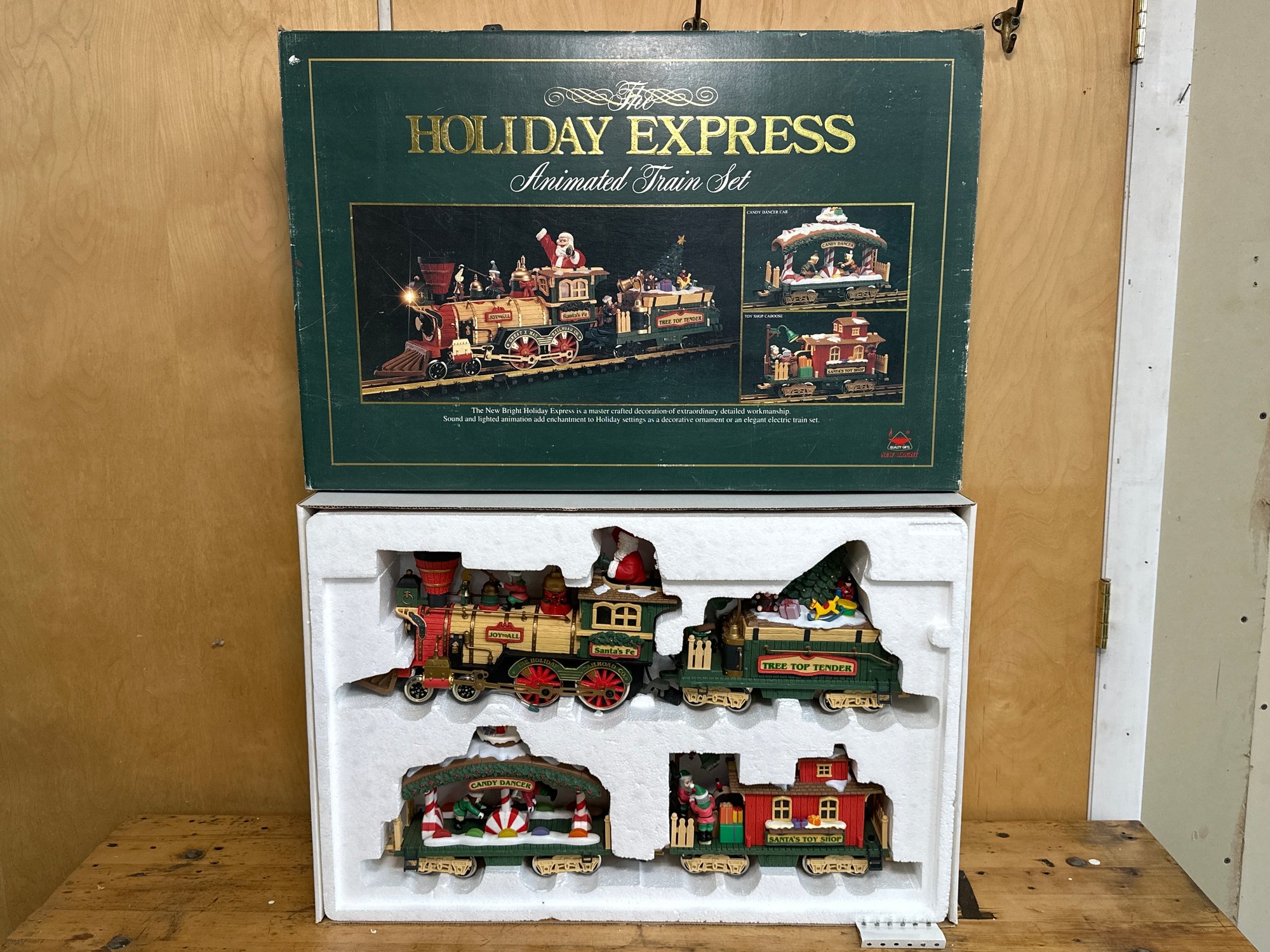 The Holiday Express Animated Train Set #2032101 | Auctionninja.com