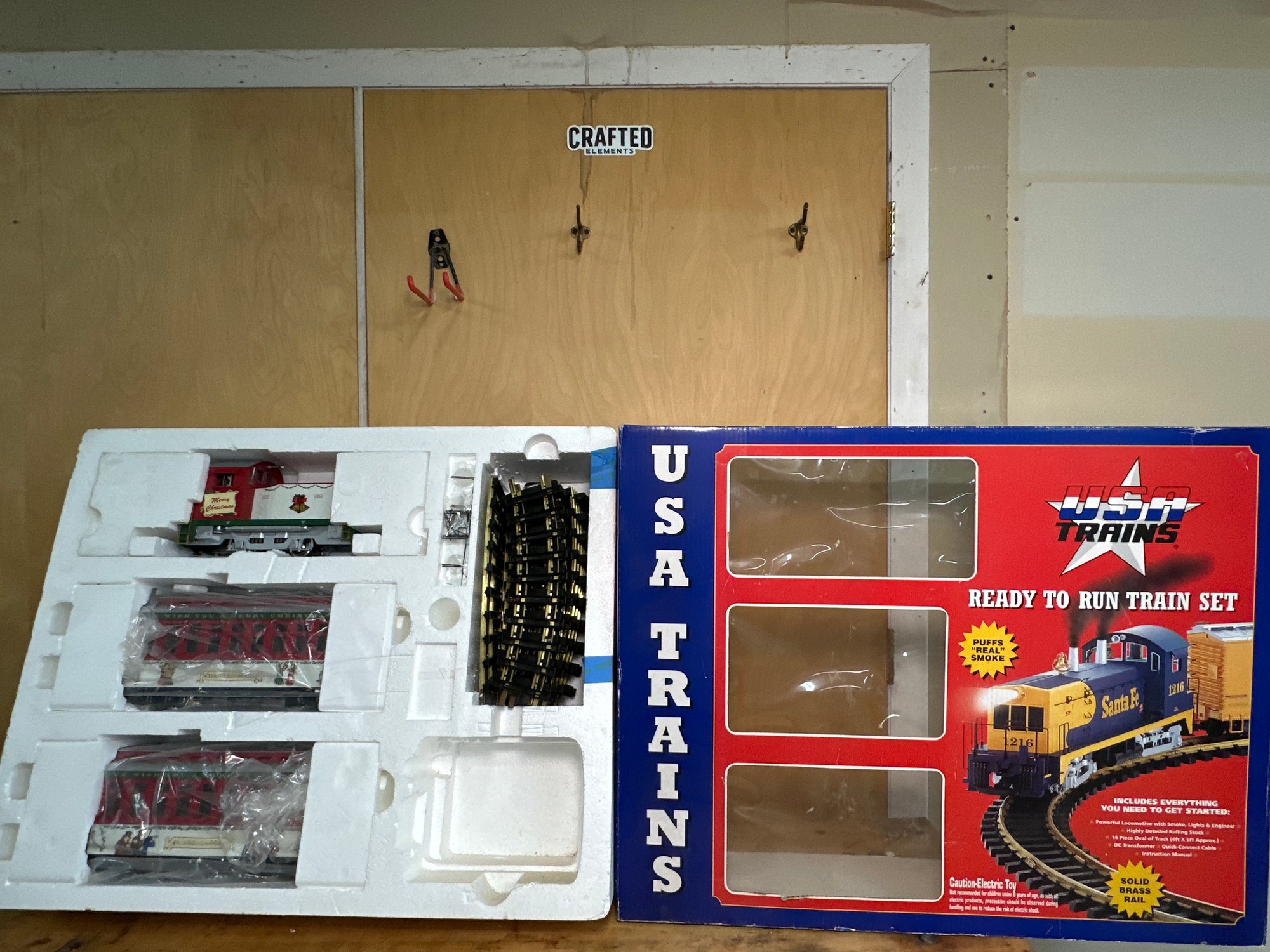 USA Trains Merry Christmas Train Set #2032102 | Auctionninja.com
