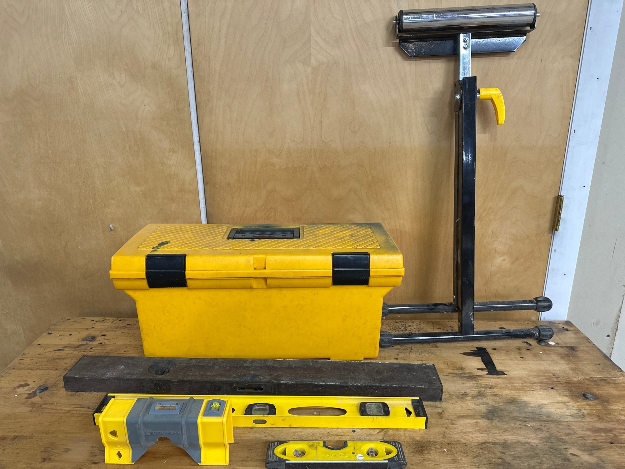 Tool Box, Levels, Support Bench Roller #2032364 | Auctionninja.com