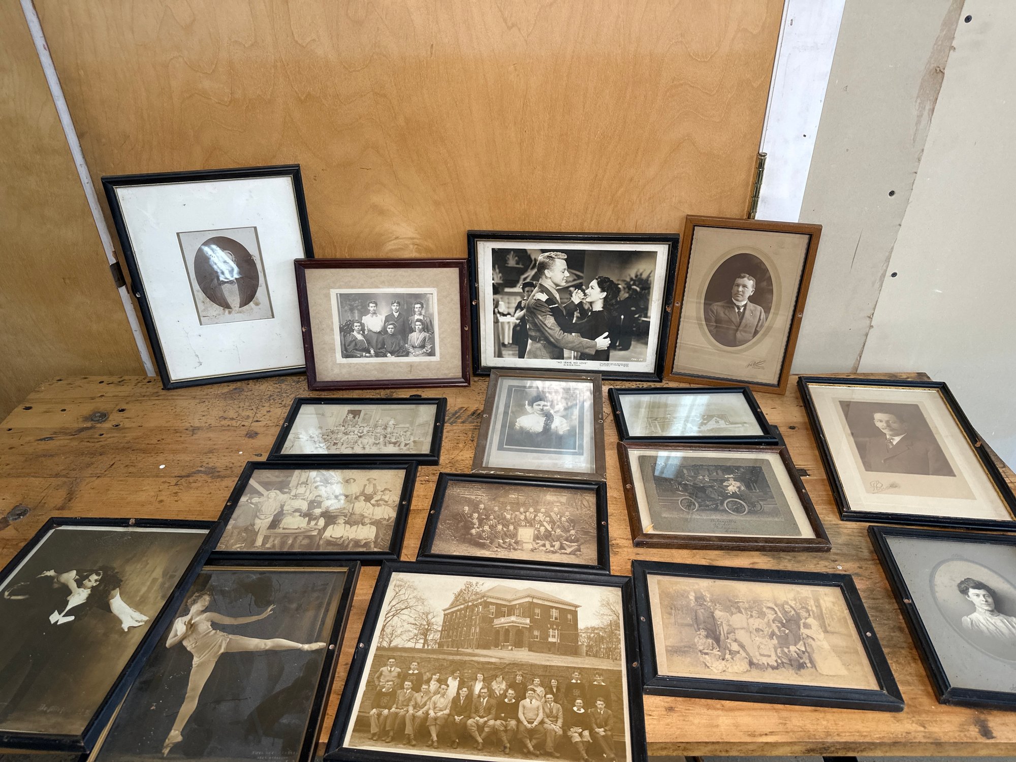 Collection Of Vintage Photographs & Prints #2032740 | Auctionninja.com