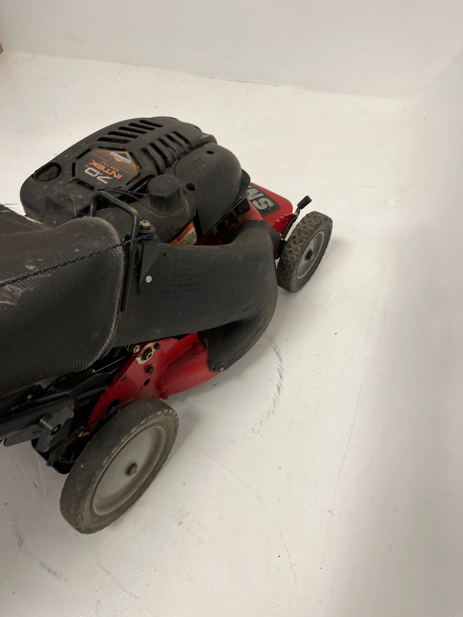 Snapper HI VAC Series Lawn Mower 7.0 Hp Intek #2141578 | Auctionninja.com