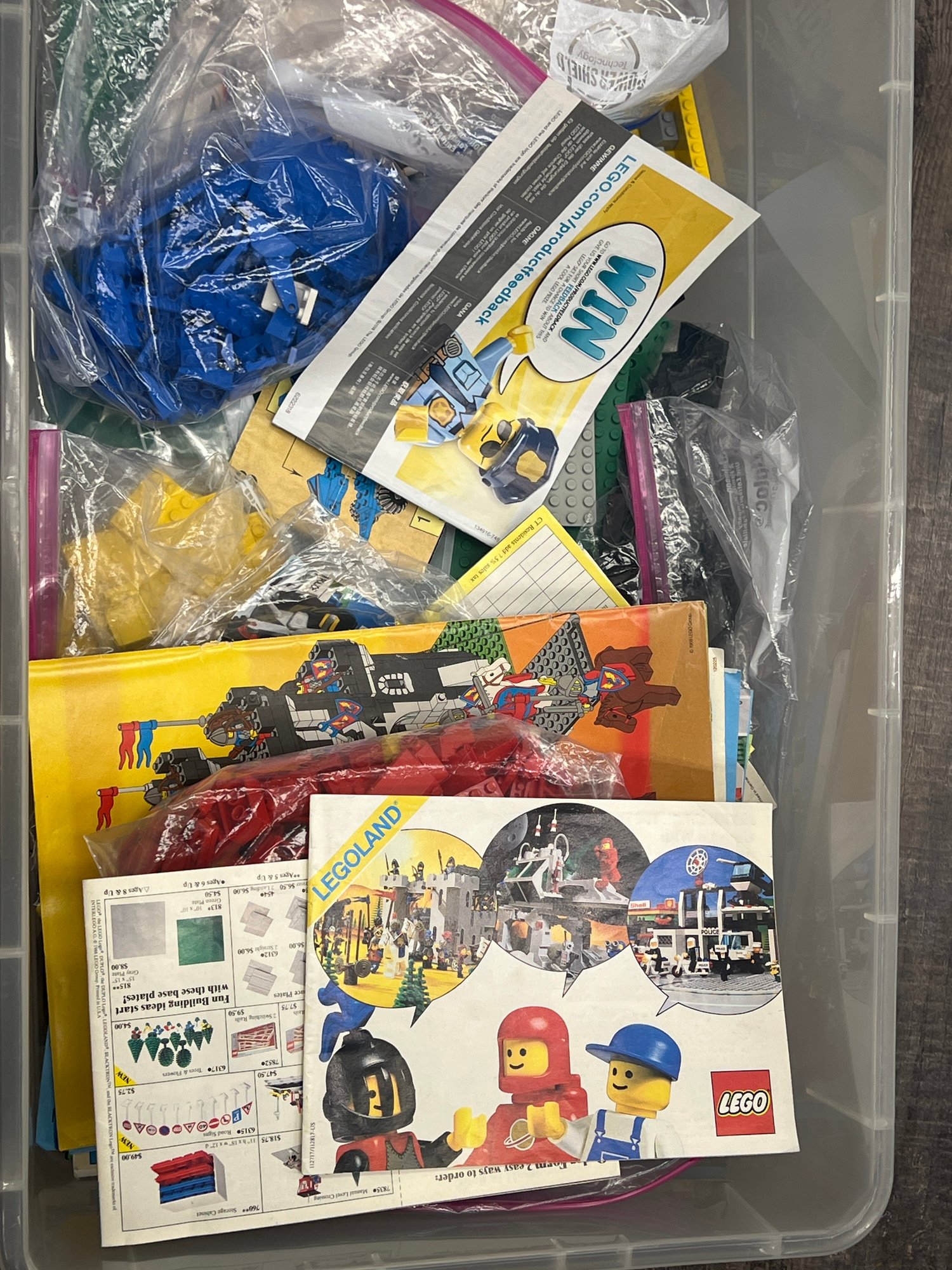 Large Tub Of Loose Legos From Various Kits #2229629 | Auctionninja.com
