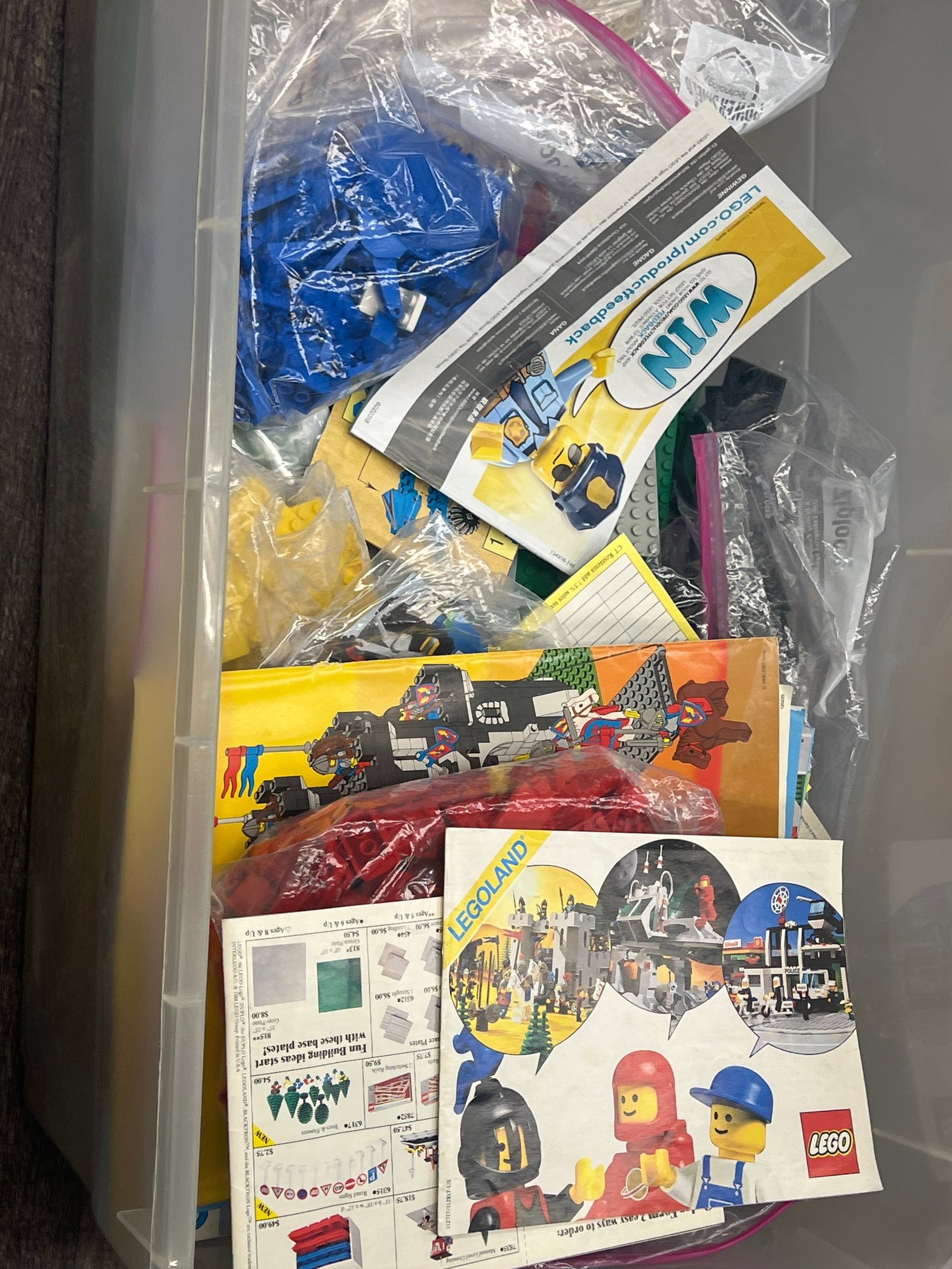 Large Tub Of Loose Legos From Various Kits #2229629 | Auctionninja.com