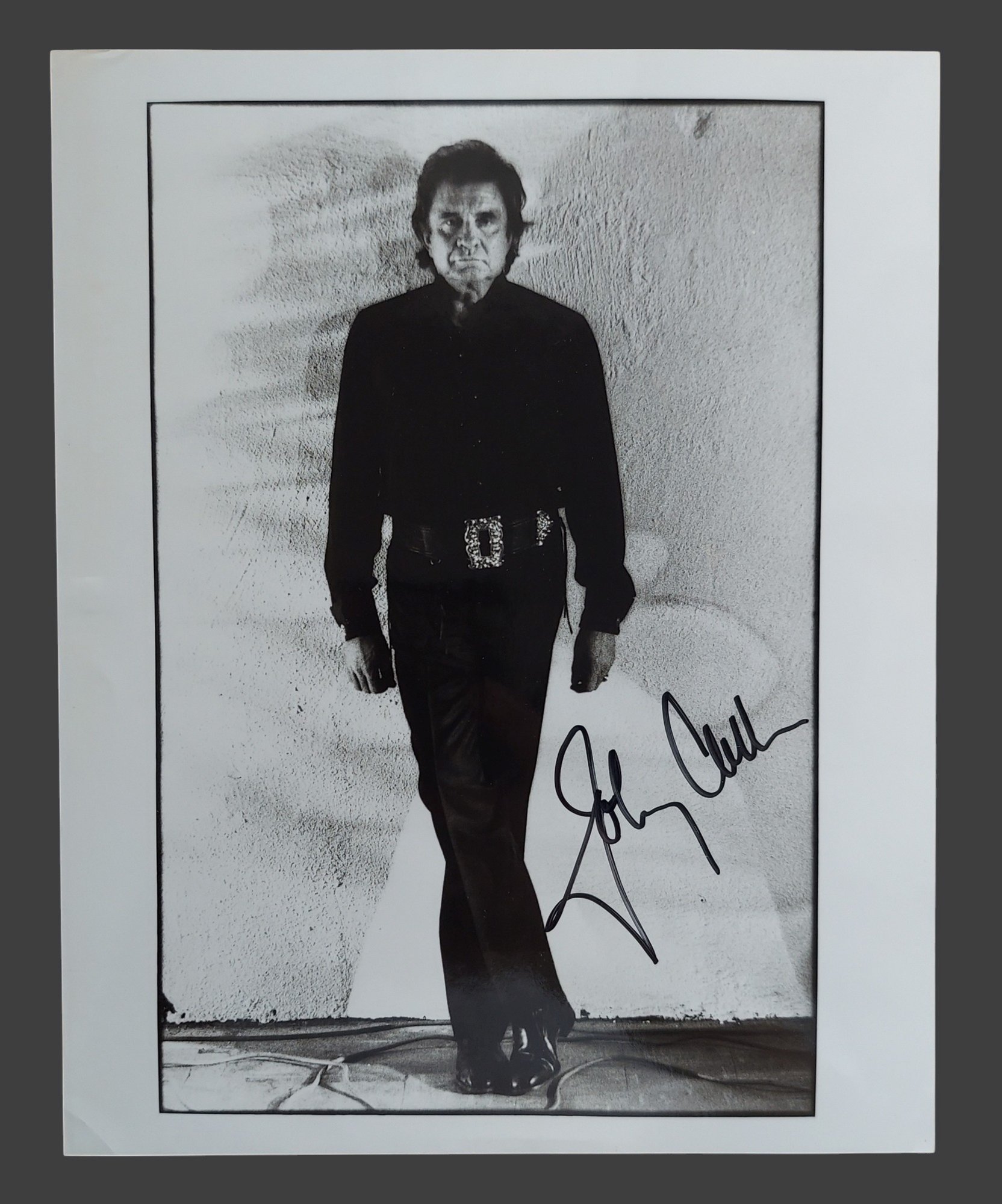 JOHNNY CASH The Man In Black Signed Autographed 8x10 Photo With COA ...