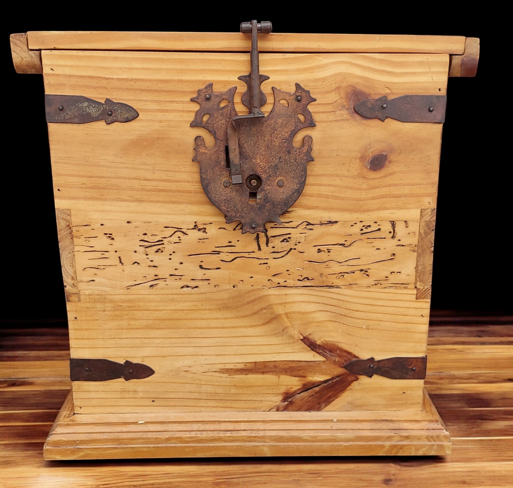 Old World Style Rustic Yellow Pine Distressed Storage Chest Country ...