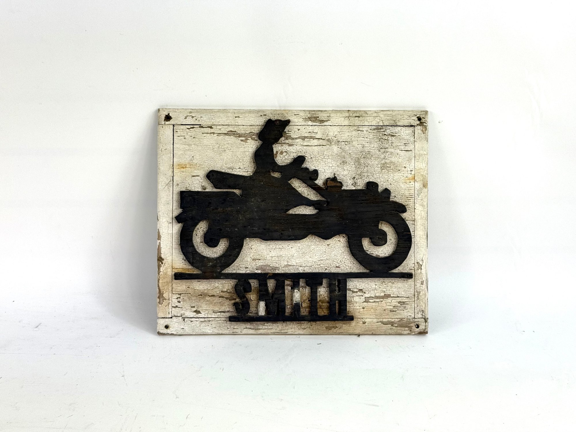 Antique Smith Wooden Family Sign #3506 | Auctionninja.com