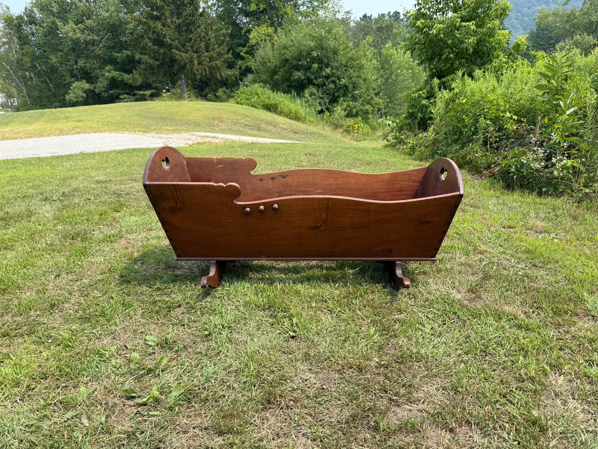 Large Antique Pennsylvania Floor Cradle #3624 | Auctionninja.com