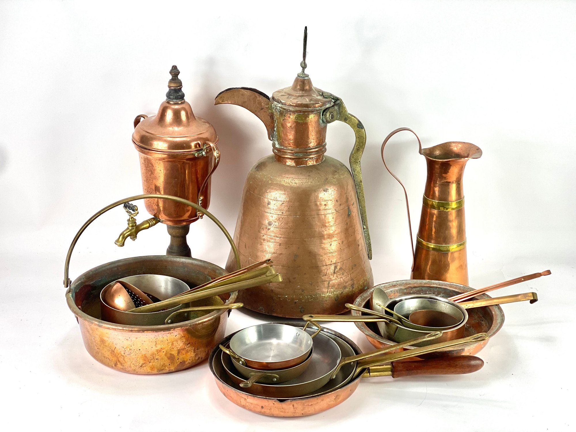 Large Group Of Antique And Vintage Brass Items #2405 | Auctionninja.com