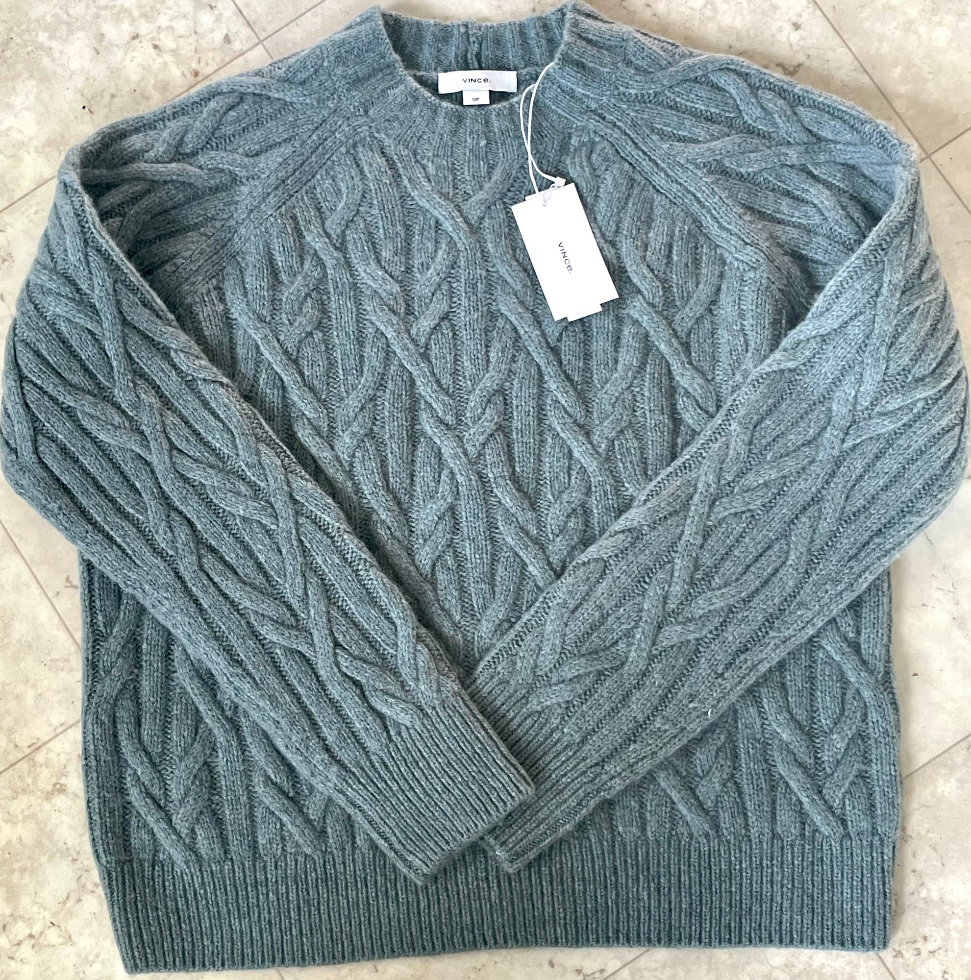 Ladies Sweater New With Tags #6544 | Auctionninja.com