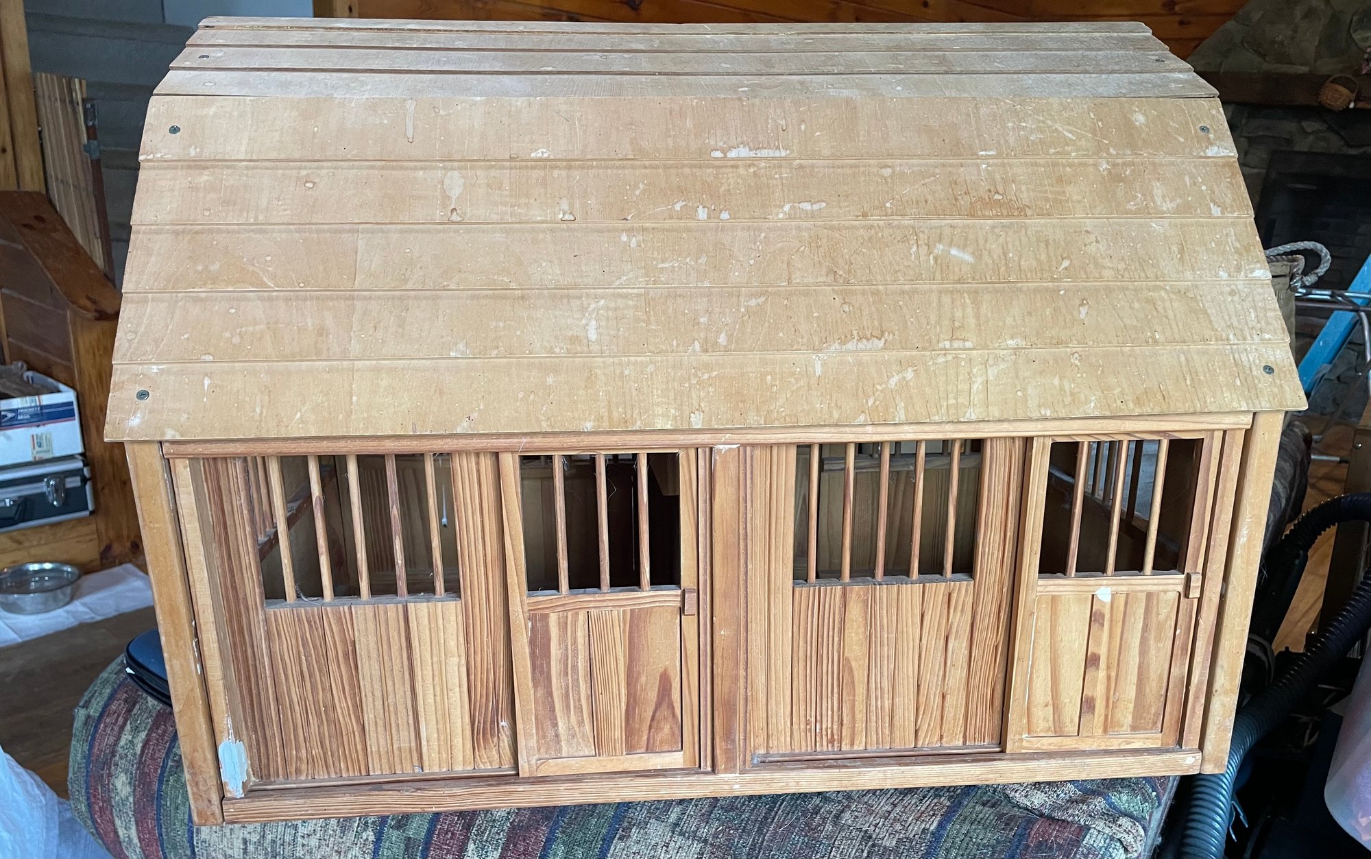 Absolutely Gorgeous Model Horse Barn #5282 | Auctionninja.com