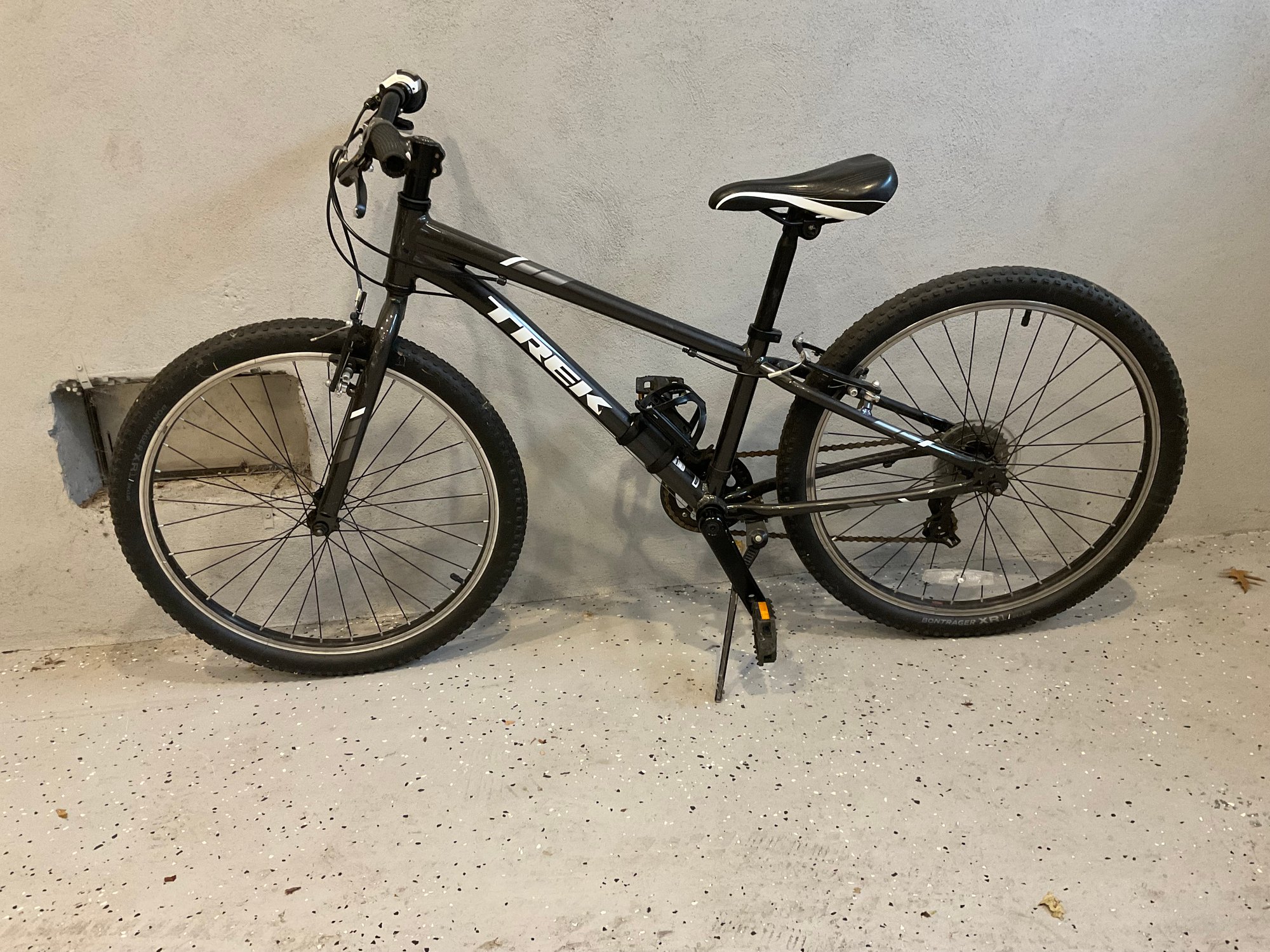 Trek Boys Precaliber Bike 23 Inch Tires #12319 | Auctionninja.com