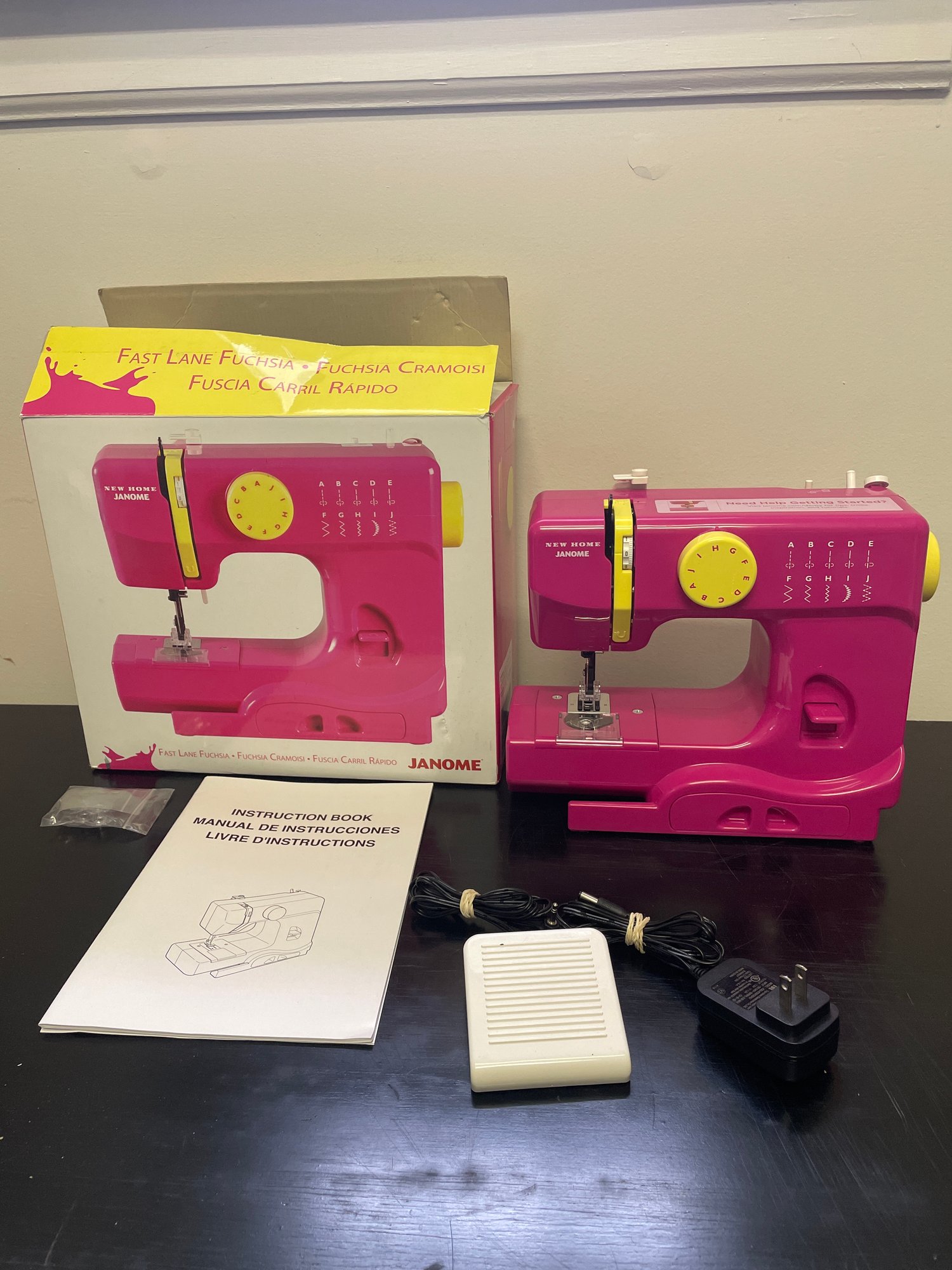 Janome Model #525B Sewing Machine #2412 | Auctionninja.com