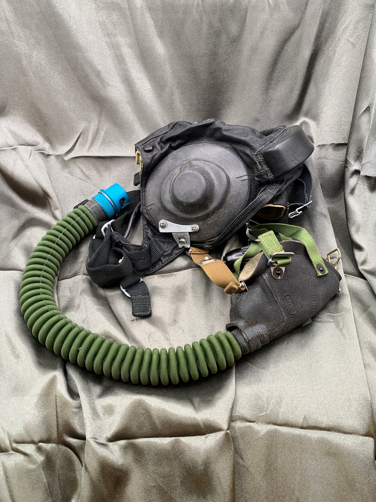 SOVIET LEATHER FLIGHT HELMET WITH OXYGEN MASK AND FLIGHT GOGGLES #1522 ...