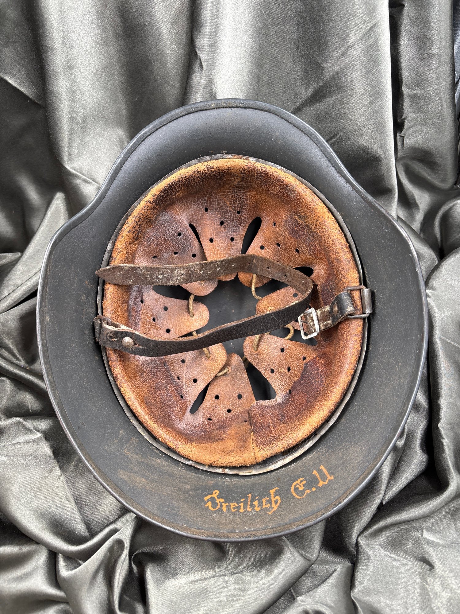 Repainted German Luftwaffe Helmet #4444 | Auctionninja.com